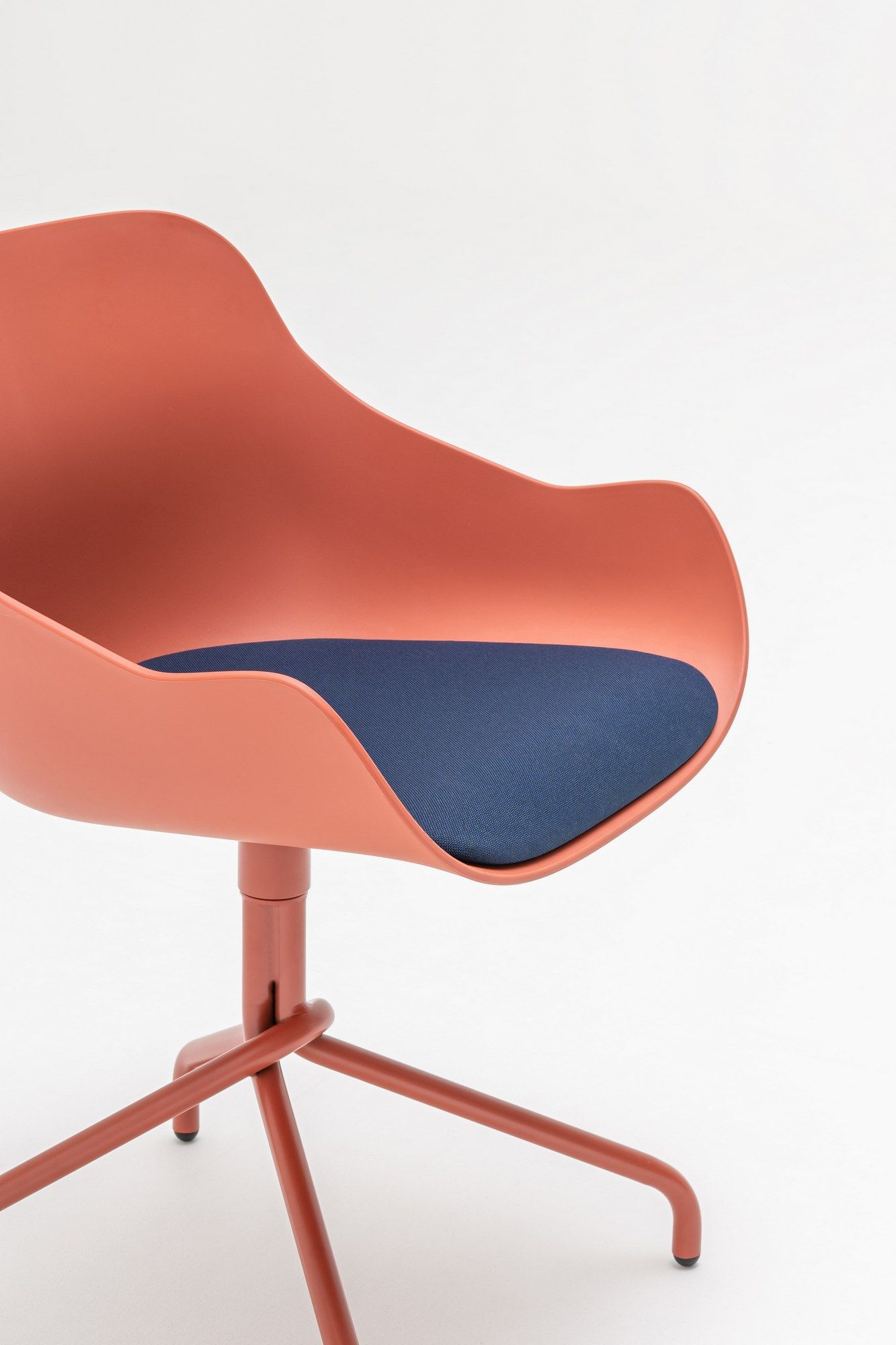 BALTIC REMIX Swivel trestle-based polypropylene chair with integrated ...