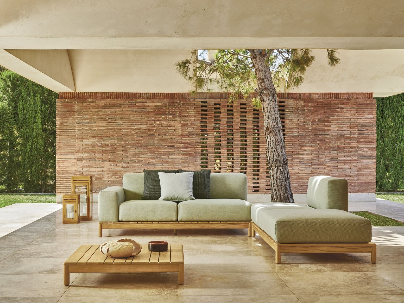 BARCODE | Sectional garden sofa By Varaschin design Alessandro Dubini