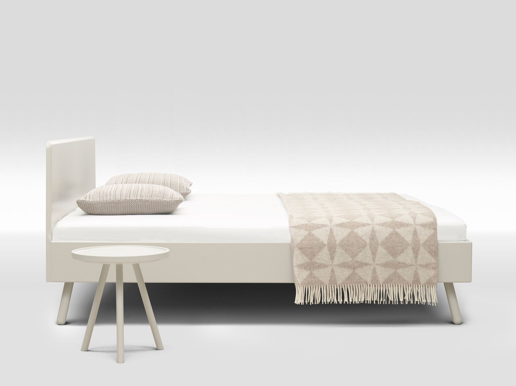 MDF double bed BASKET LACQUERED By Loof