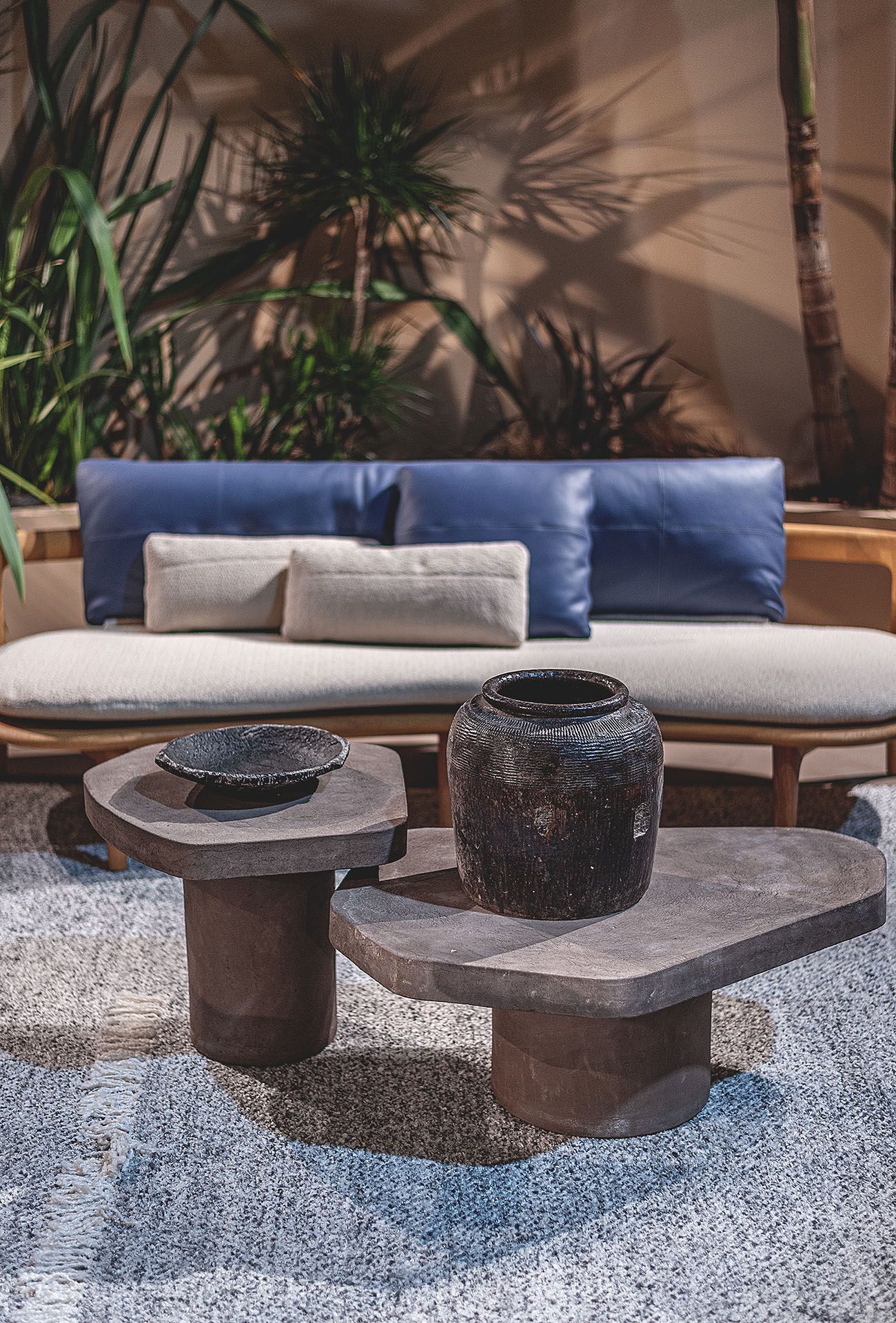 BAO 茶几 By Baxter | design Roberto Lazzeroni