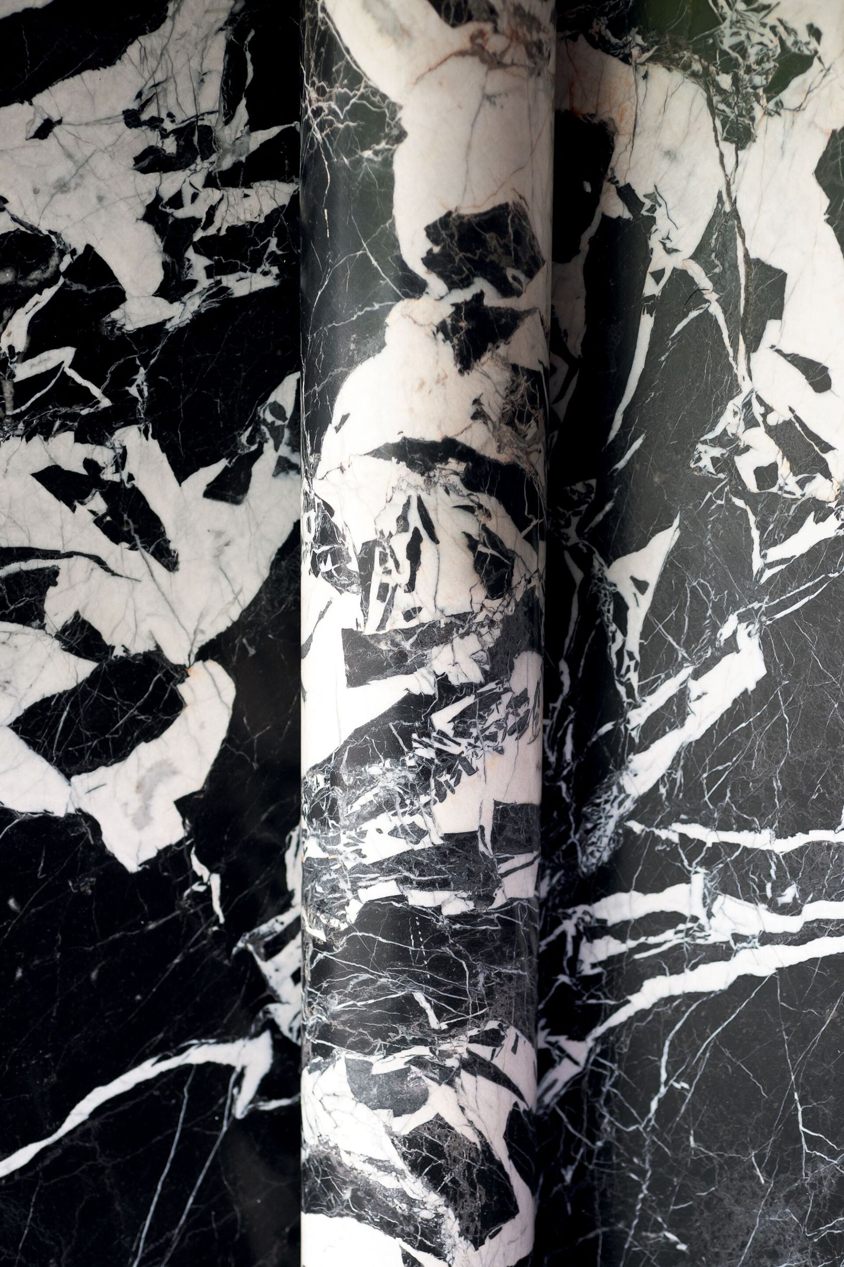 KATE Table By BAXTER