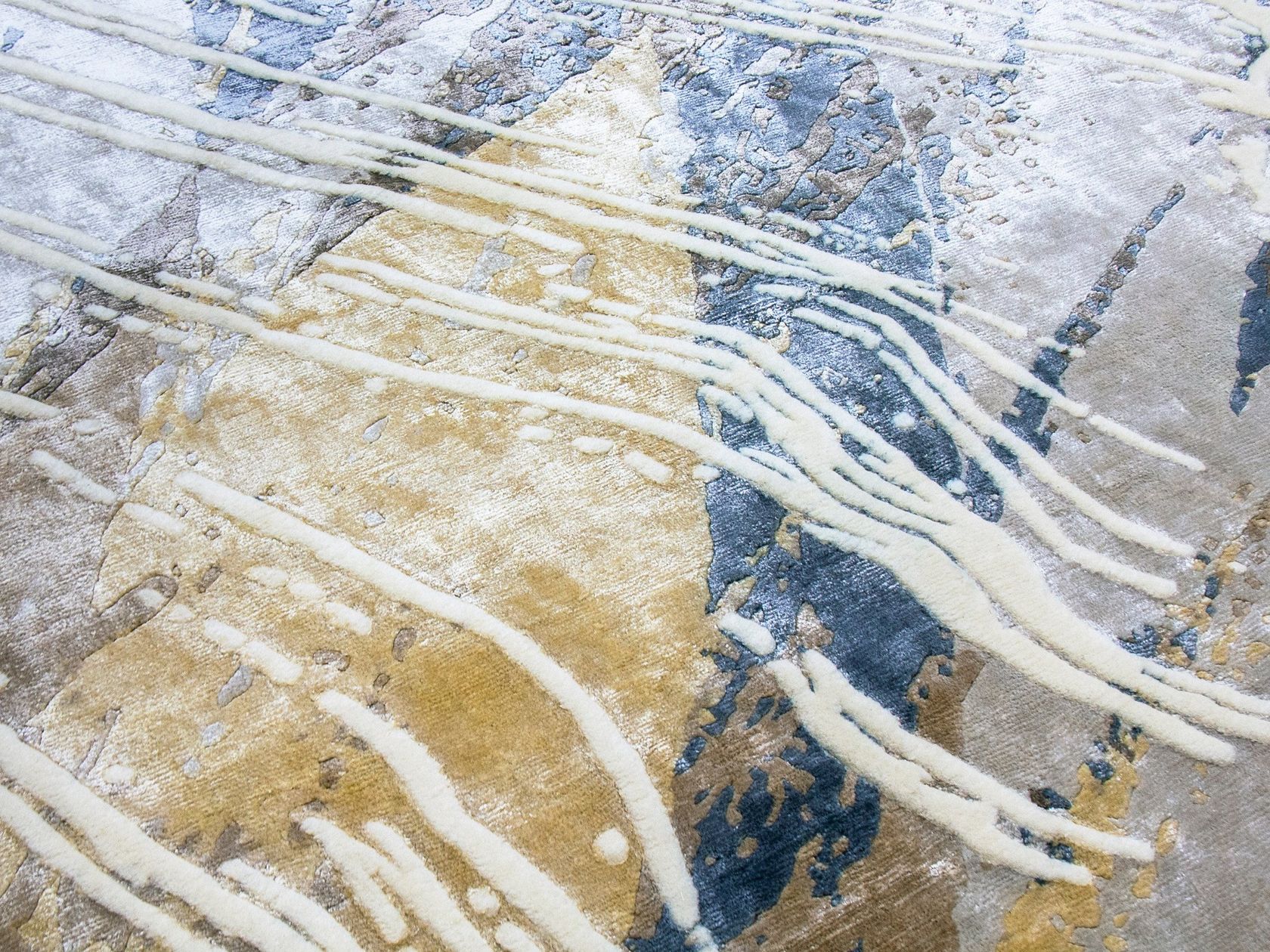 Handmade custom silk rug BELHARRA ATLAS By Edition Bougainville