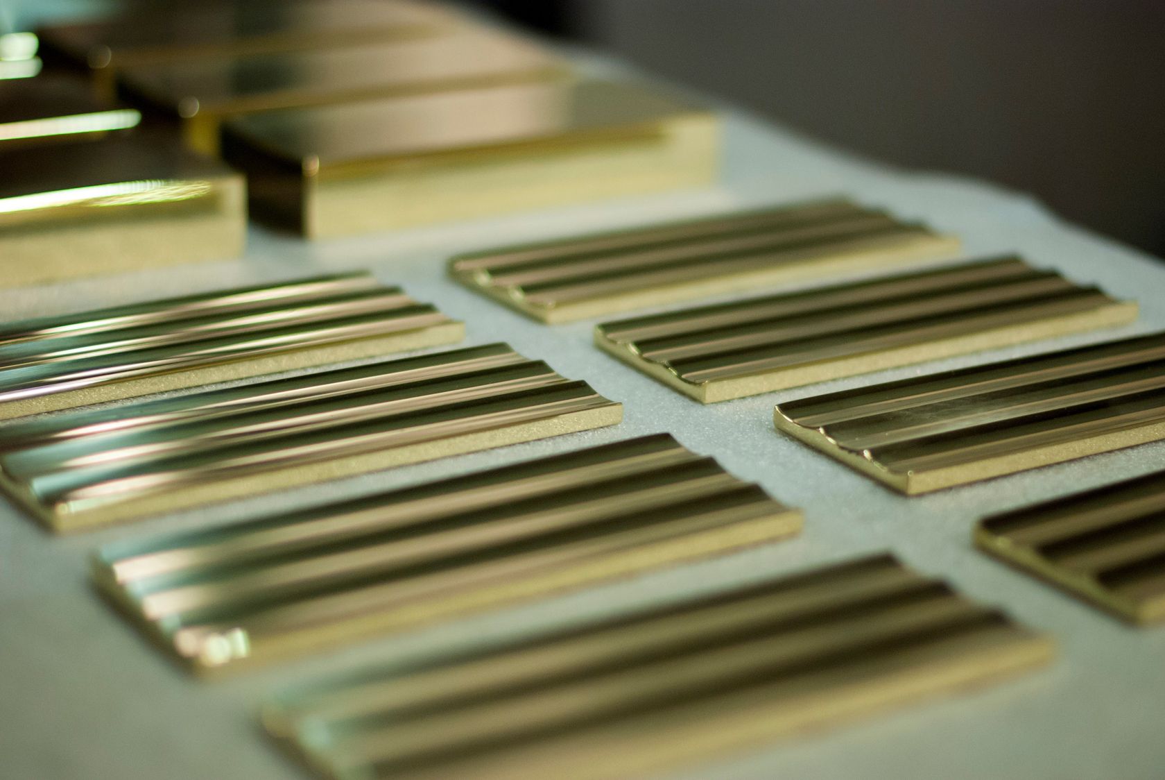 BESPOKE METAL PROFILES Trabajos del metal By YDF