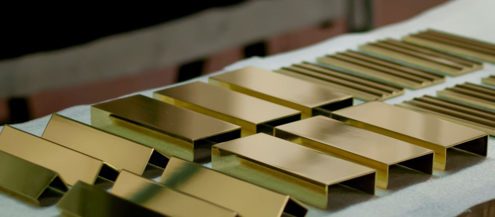 BESPOKE METAL PROFILES Trabajos del metal By YDF