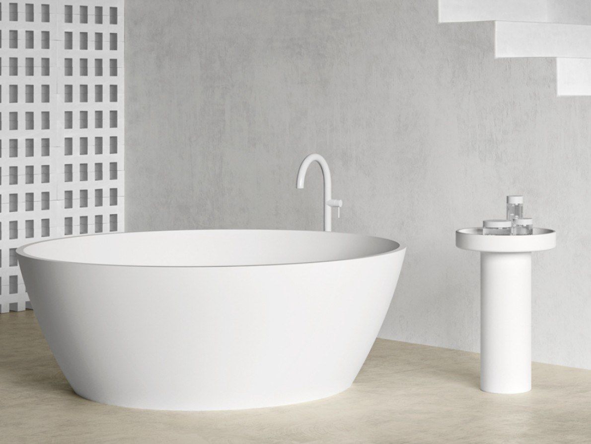 BETA ESSENTIAL Freestanding round bathtub By Hidrobox