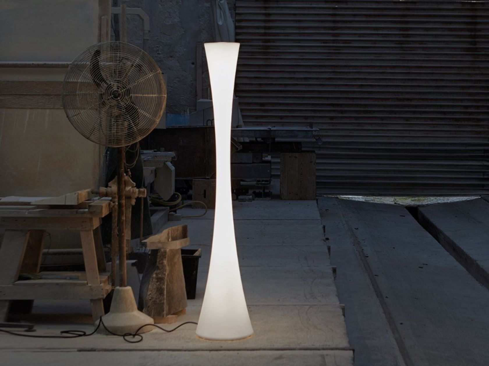 Polyethylene floor lamp with dimmer BICONICA POL By Martinelli Luce ...
