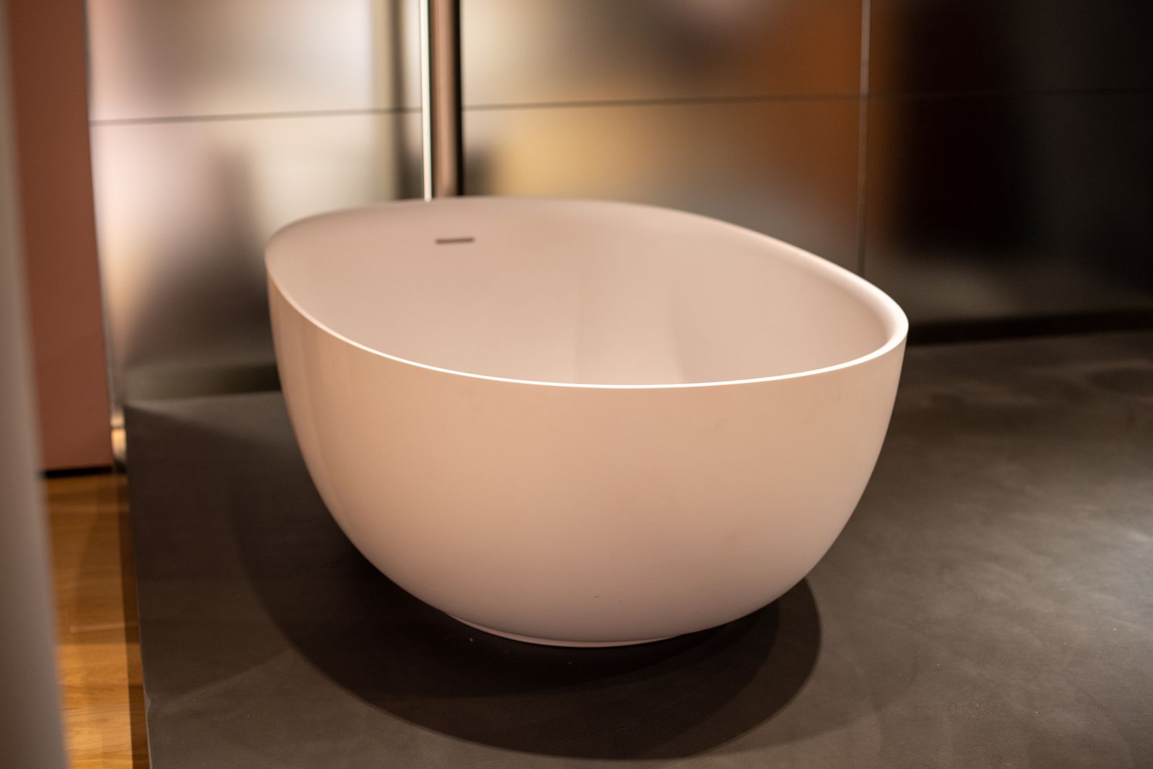 Vasca da bagno centro stanza ovale in Ceramilux® BOFFI - FISHER ISLAND ...