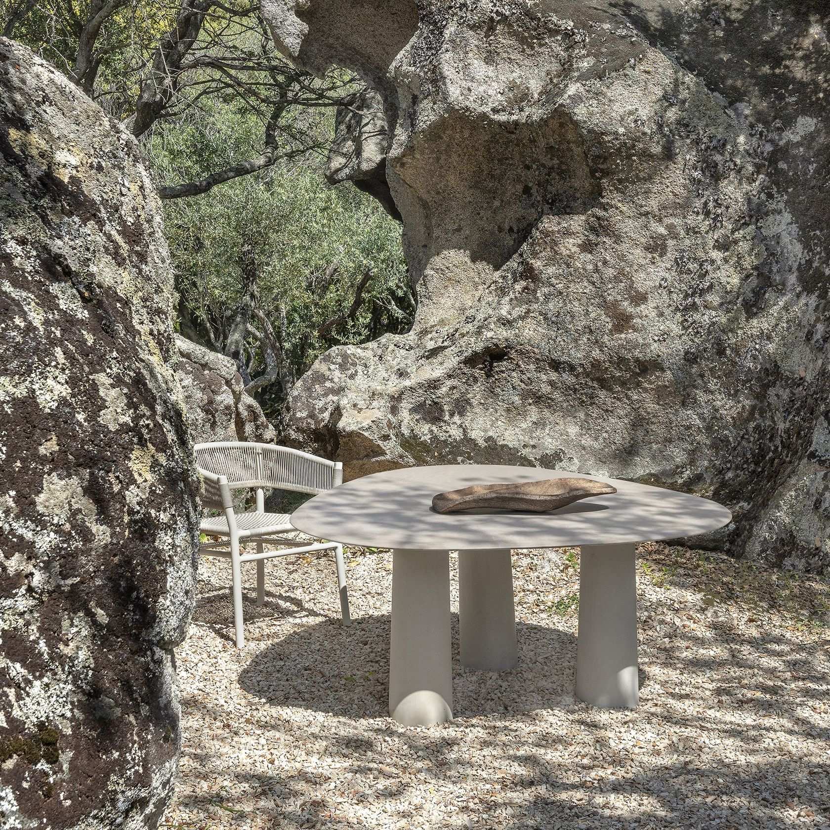 BOLD Cement table By Ethimo