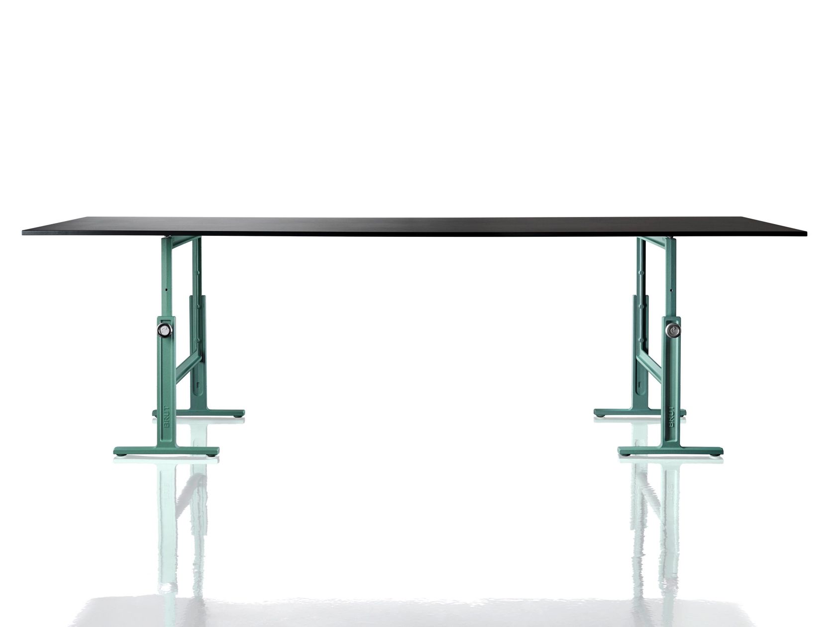 BRUT | Mesa ajustable en altura Colección Brut By Magis diseño Konstantin Grcic