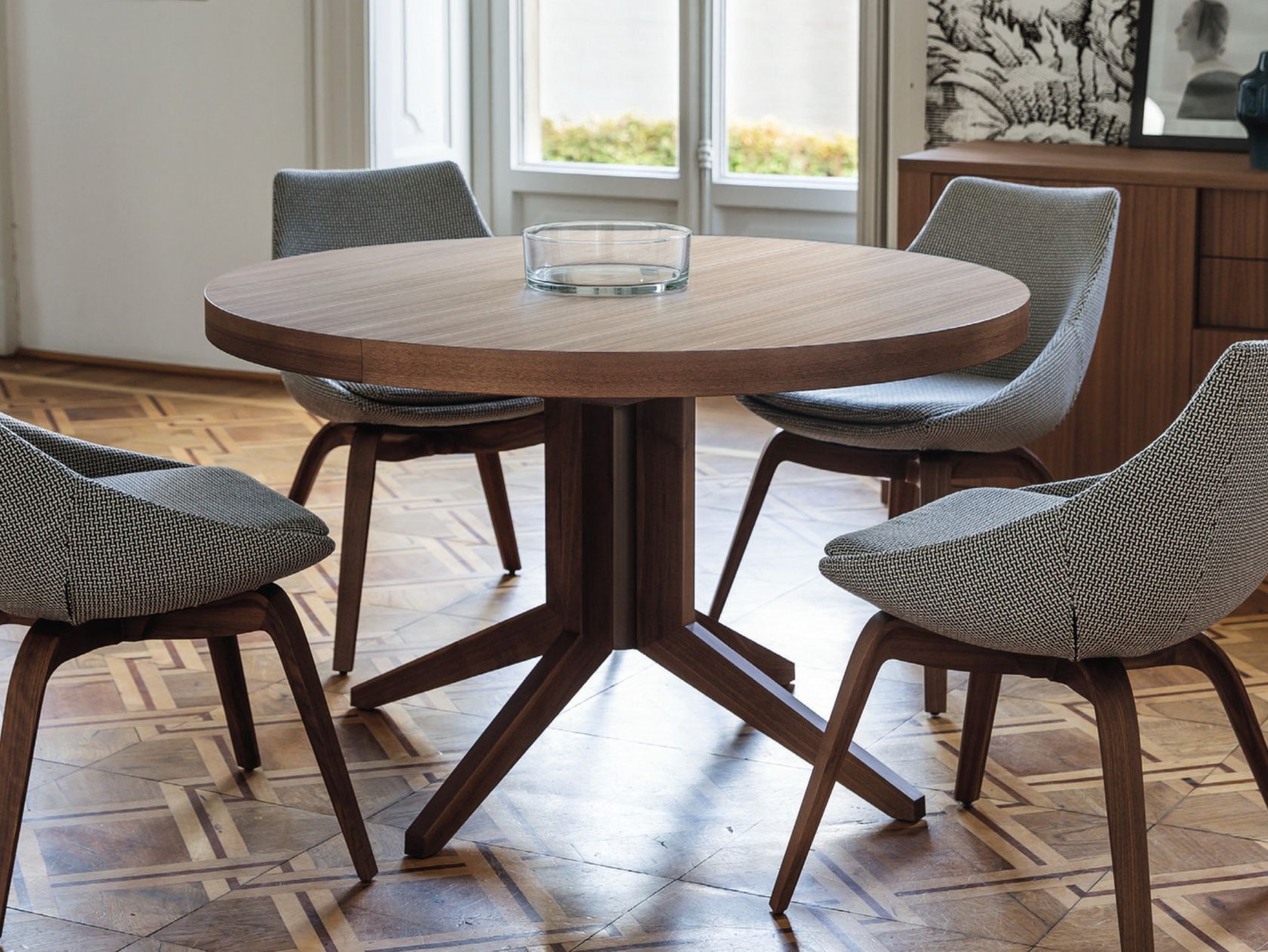 Extending round walnut table BRYANT By Porada design Opera Design