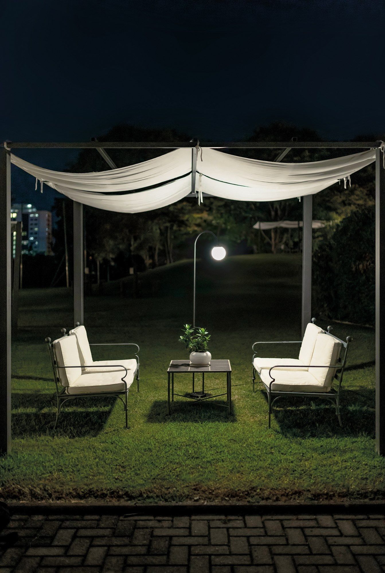 LED metal floor lamp with shelf BUTLER By Linea Light Group