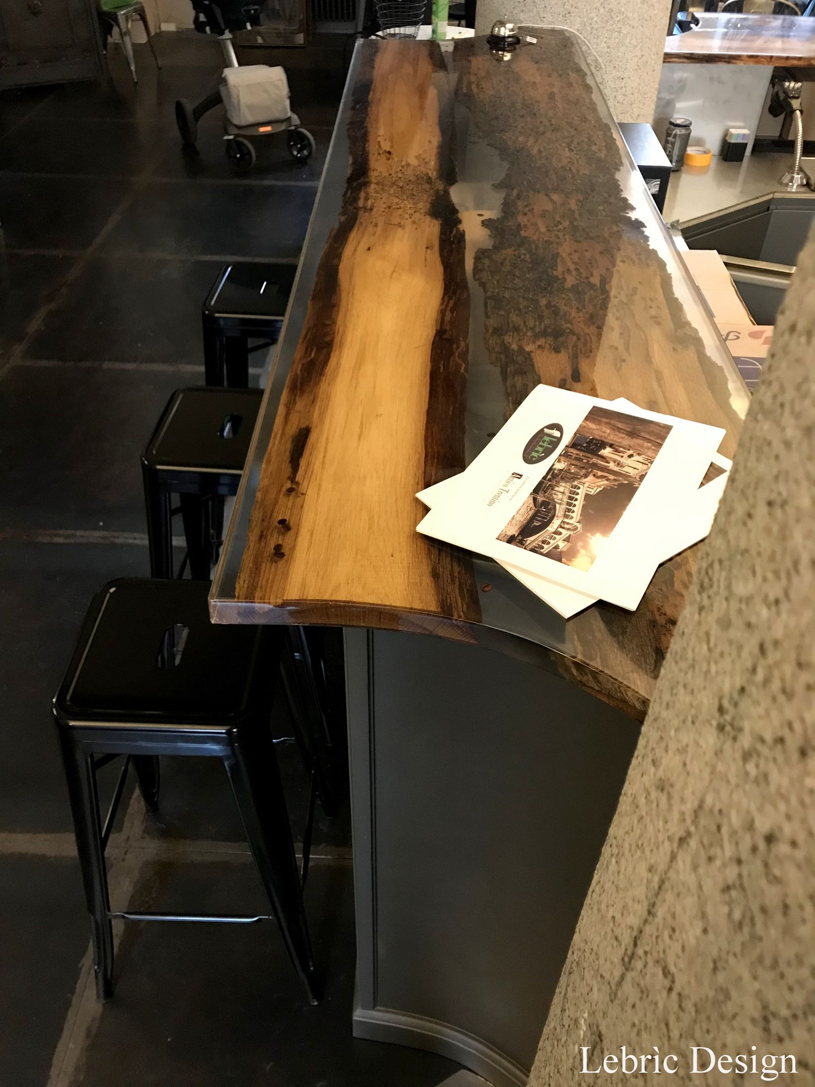 Bancone bar in legno di briccola Bancone bar - ANTICO TRENTINO ...