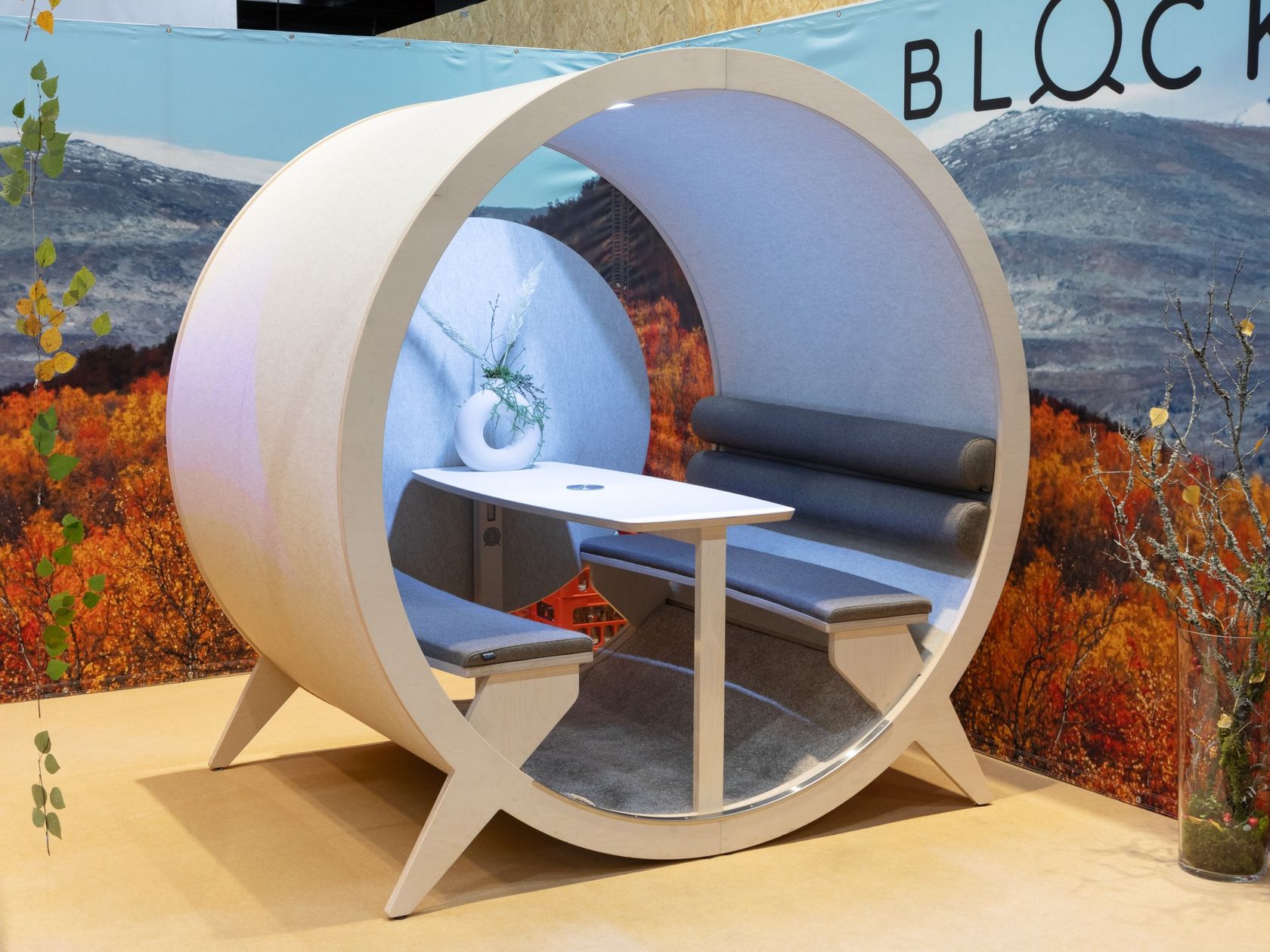 BlockO SIX Office booth By BlockO.design
