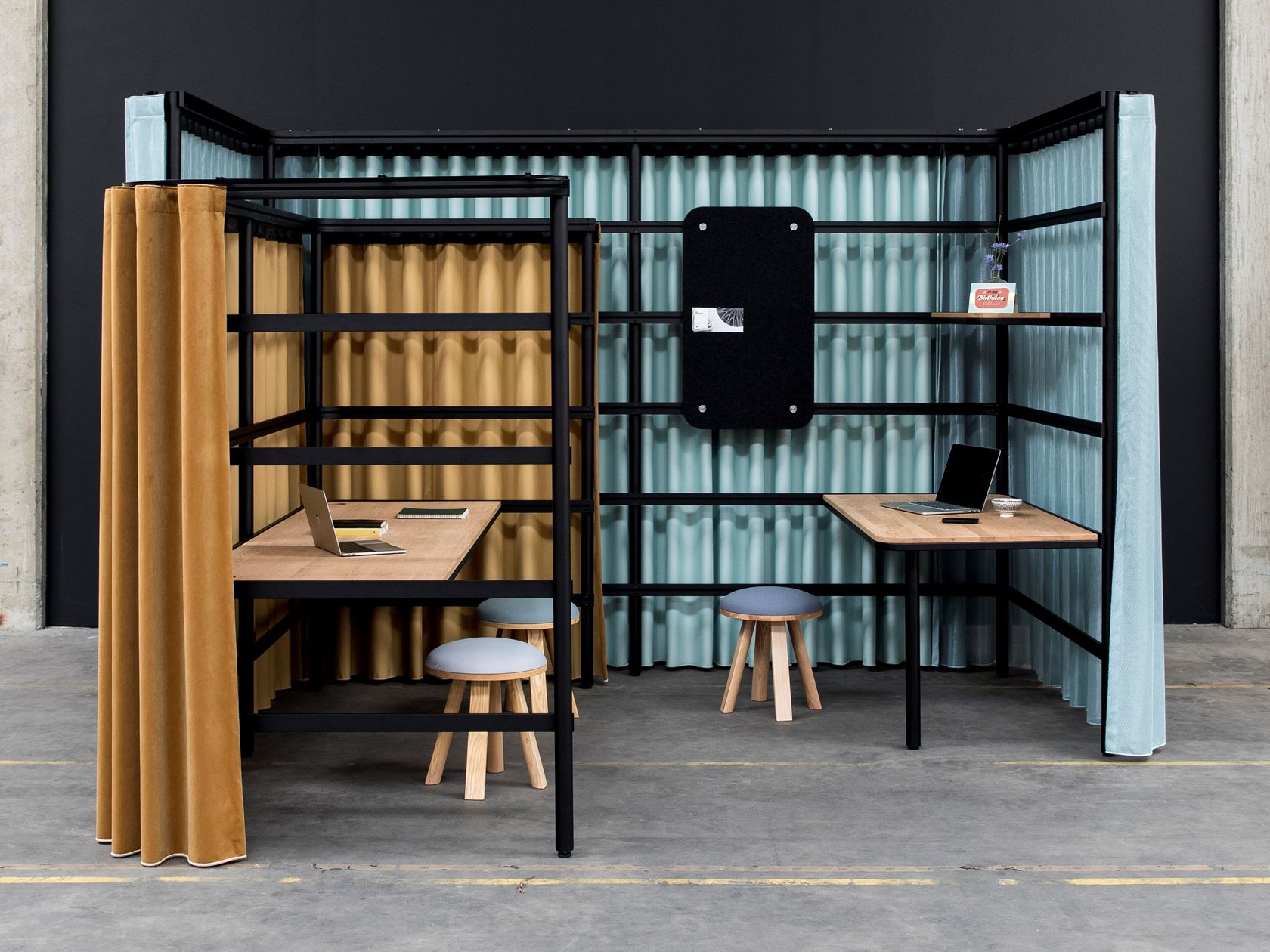 Free-standing office booth BuzziBracks By BuzziSpace design Alain Gilles
