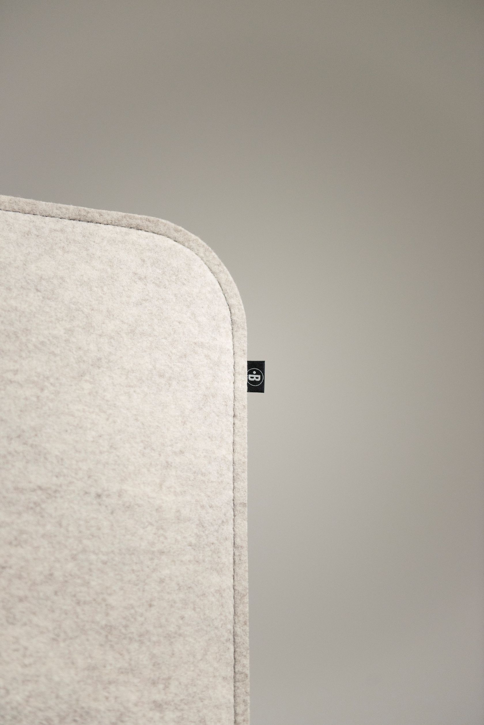 BuzziScreen Sound absorbing dividing screen By BuzziSpace