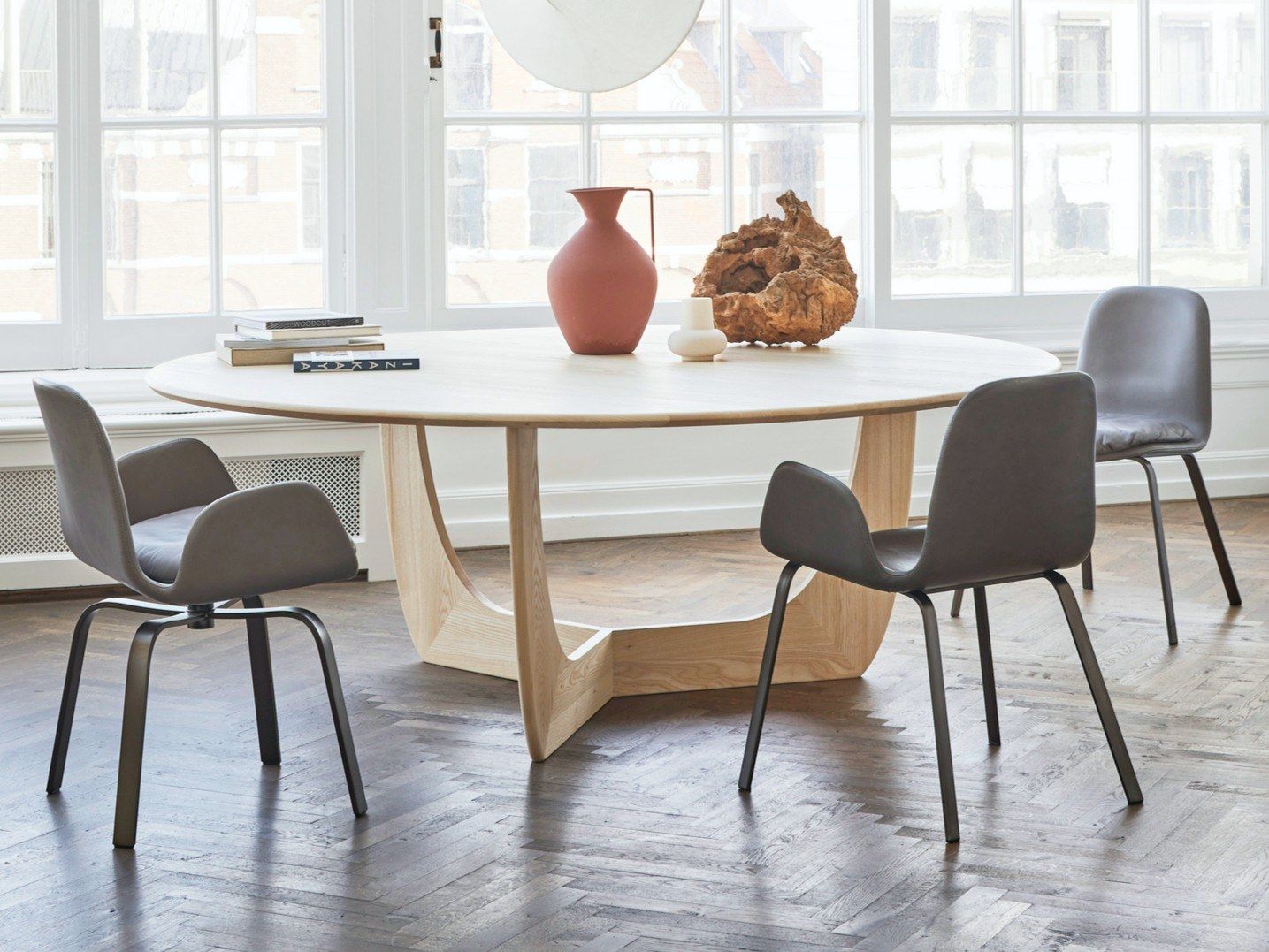 CALA | Round table By more design Gil Coste