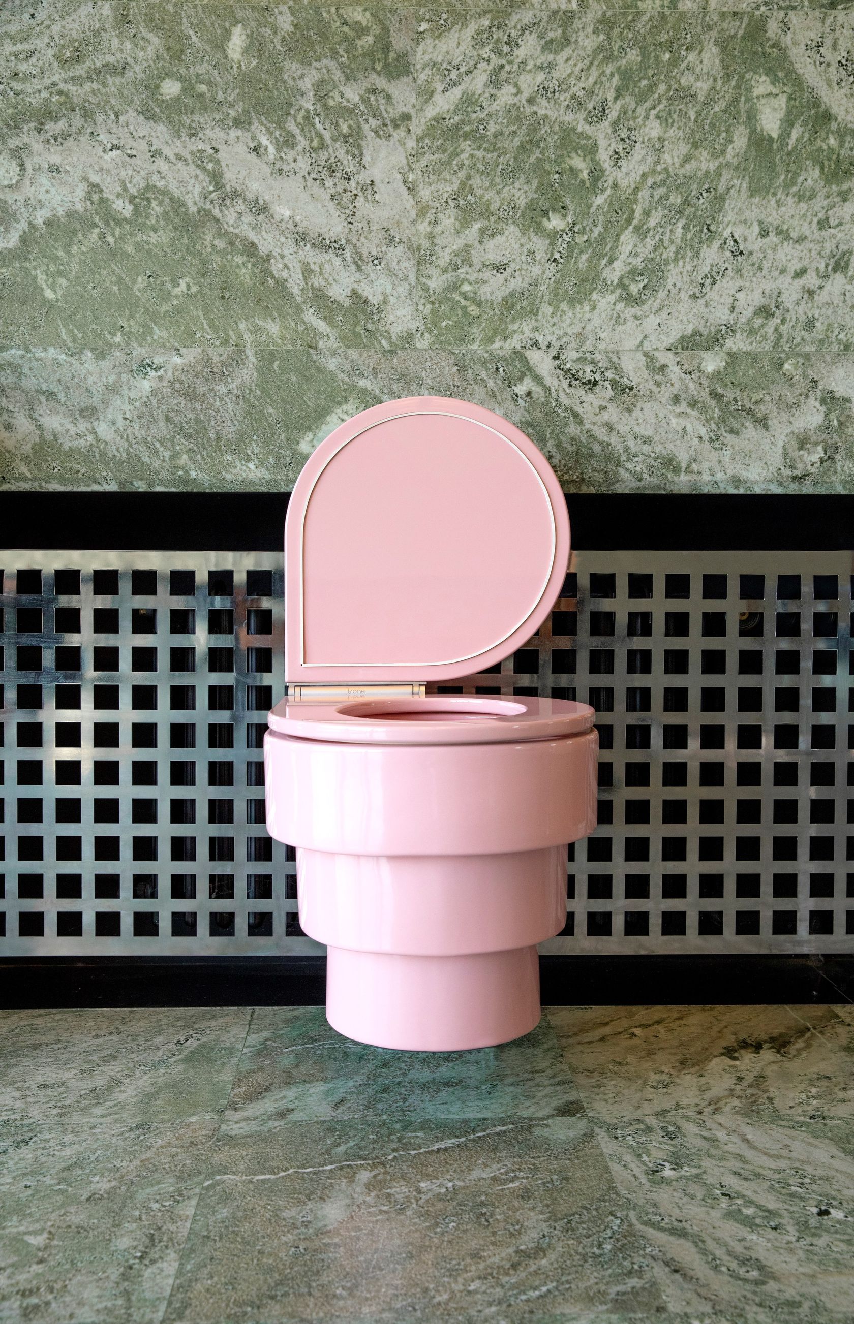 CALLIPYGE PINK Wall-hung ceramic toilet By Trone