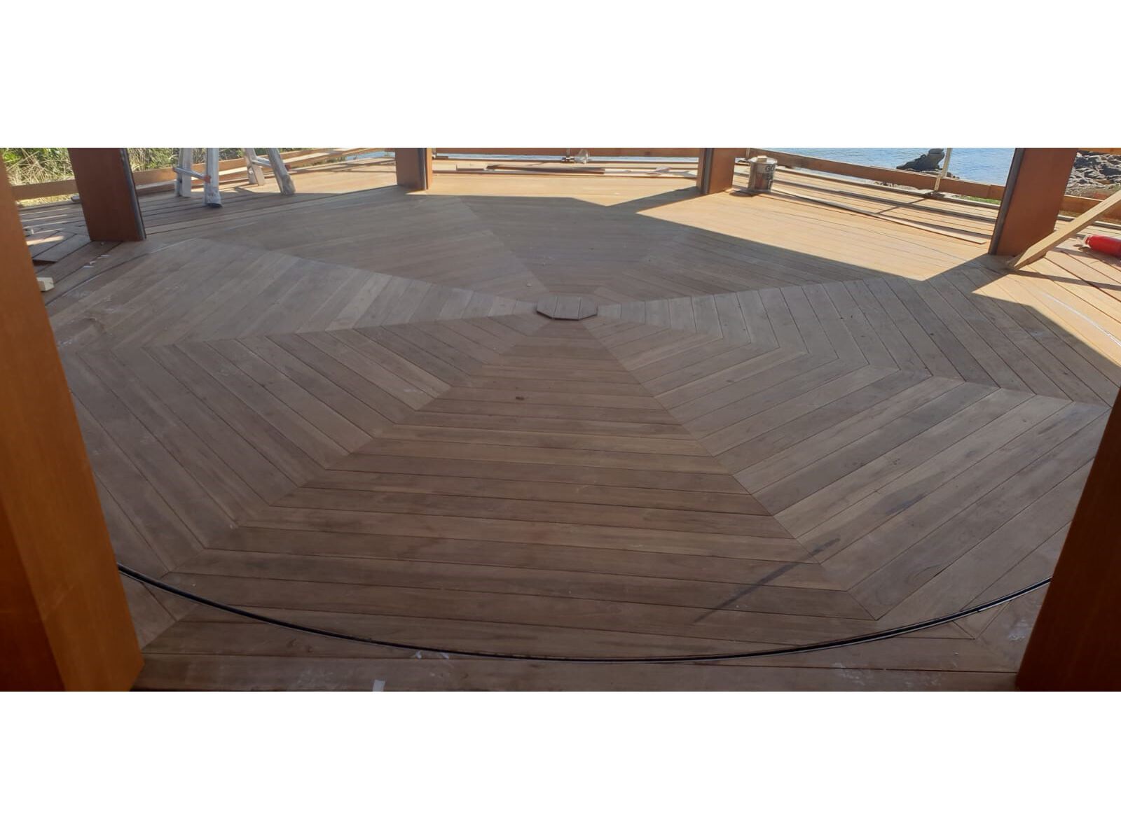 Rotating, moving platforms for cars | Lifts, escalators and moving ...