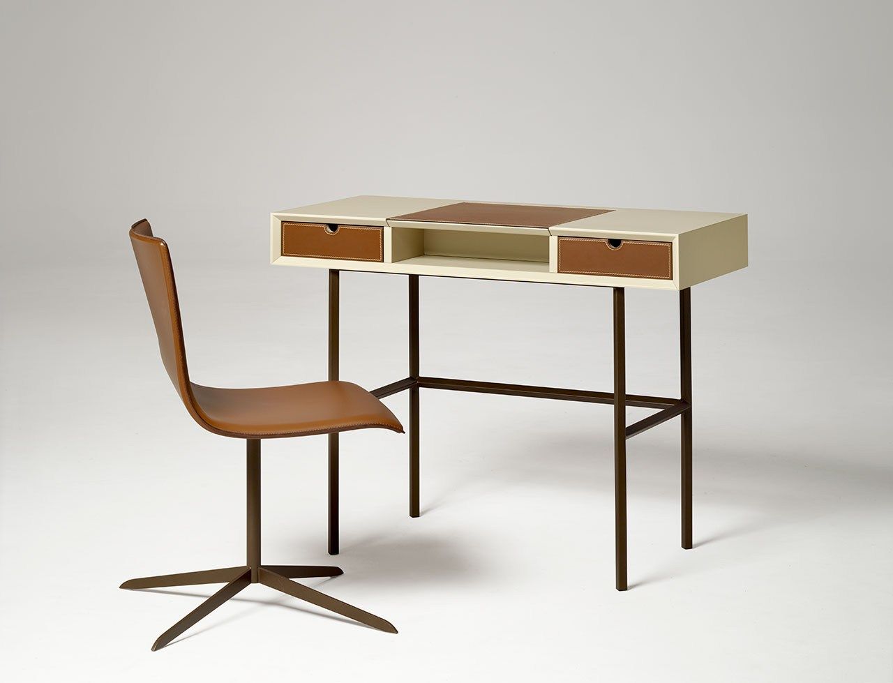 CHAPEAU | Dressing table By ALIVAR design Radice & Orlandini design studio