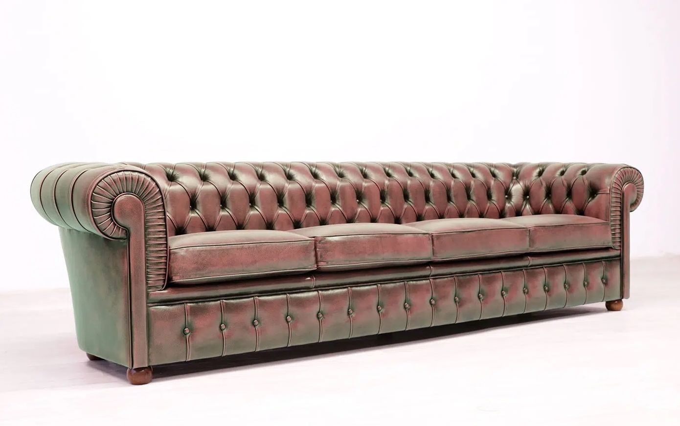 CHESTERFIELD Chesterfield style tufted leather sofa By VAMA