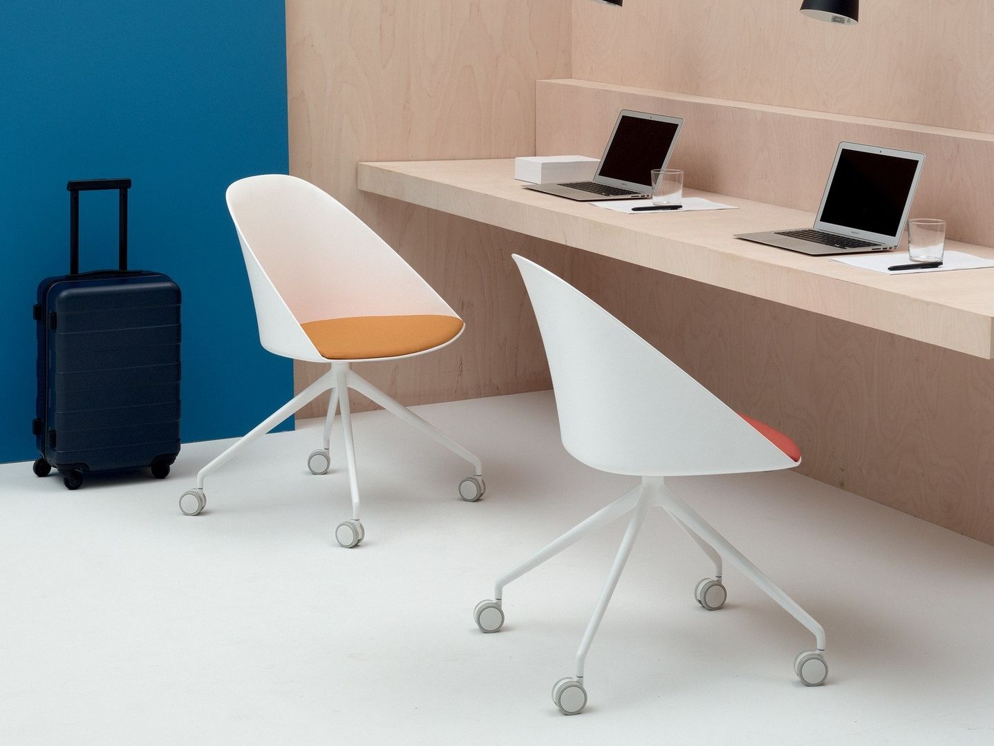CILA | Chair with casters Cila Collection By arper design Lievore Altherr