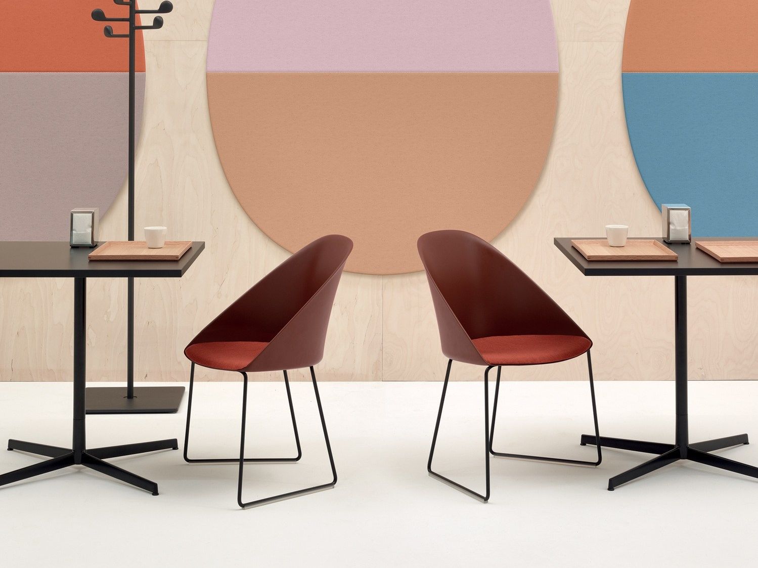 CILA Sled base chair with integrated cushion By Arper | design Lievore ...