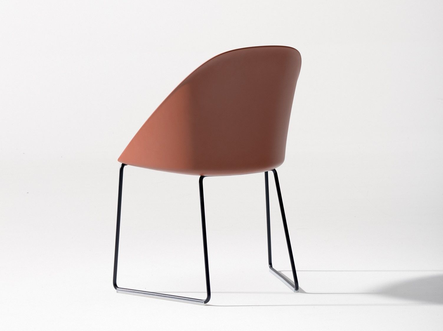 CILA Sled base chair with integrated cushion By Arper | design Lievore ...