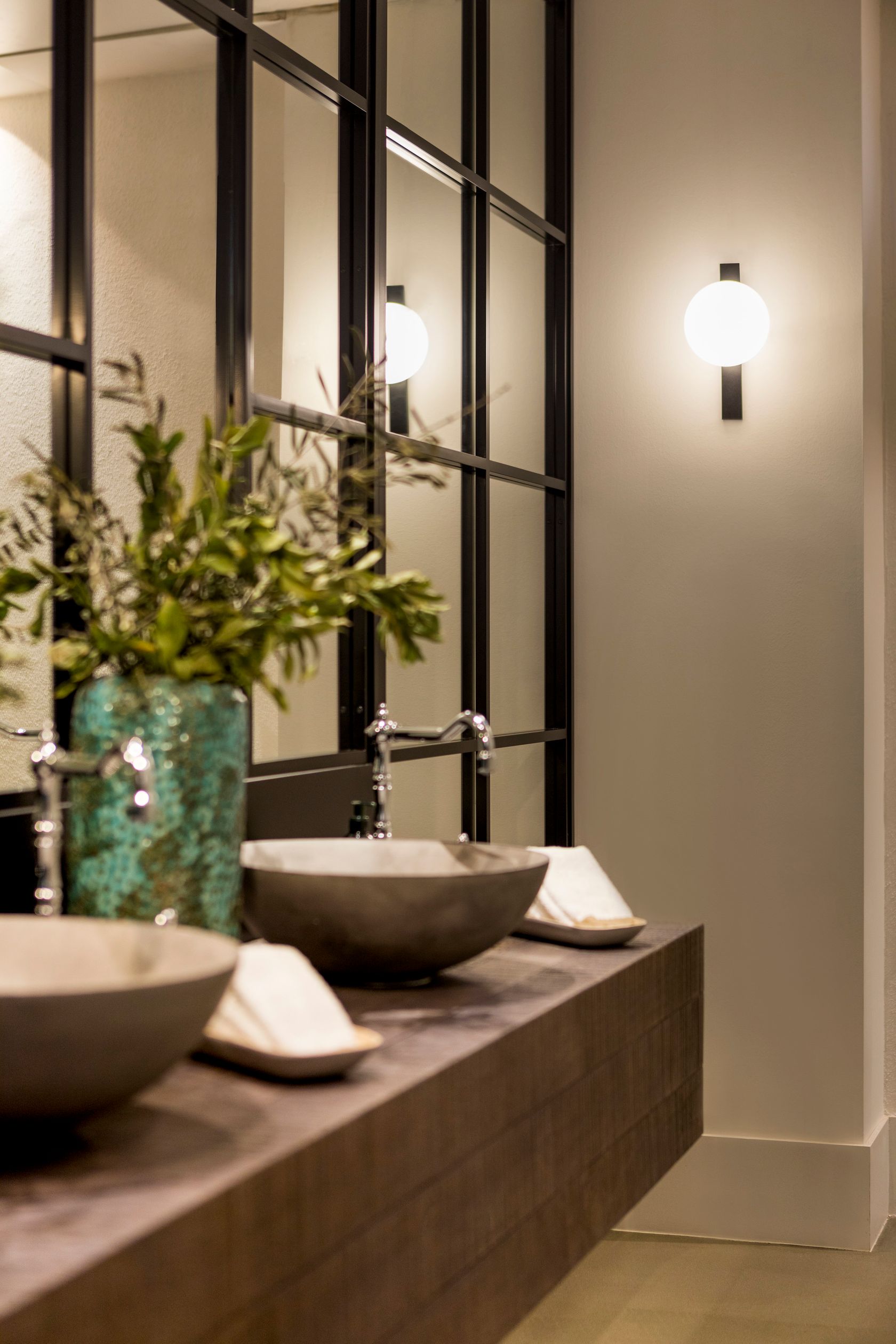 CIRC LED wall light By Estiluz