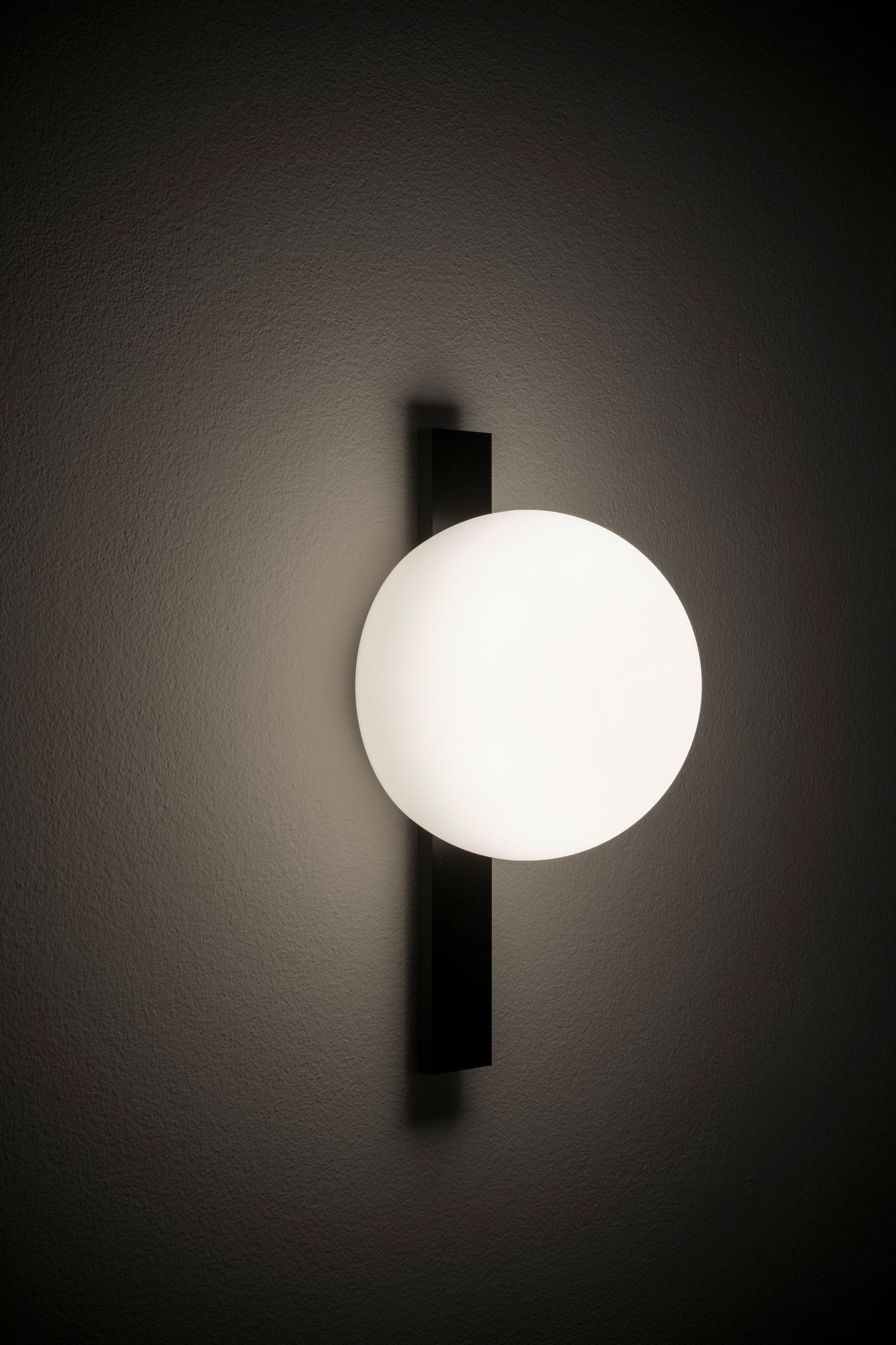 CIRC LED wall light By Estiluz