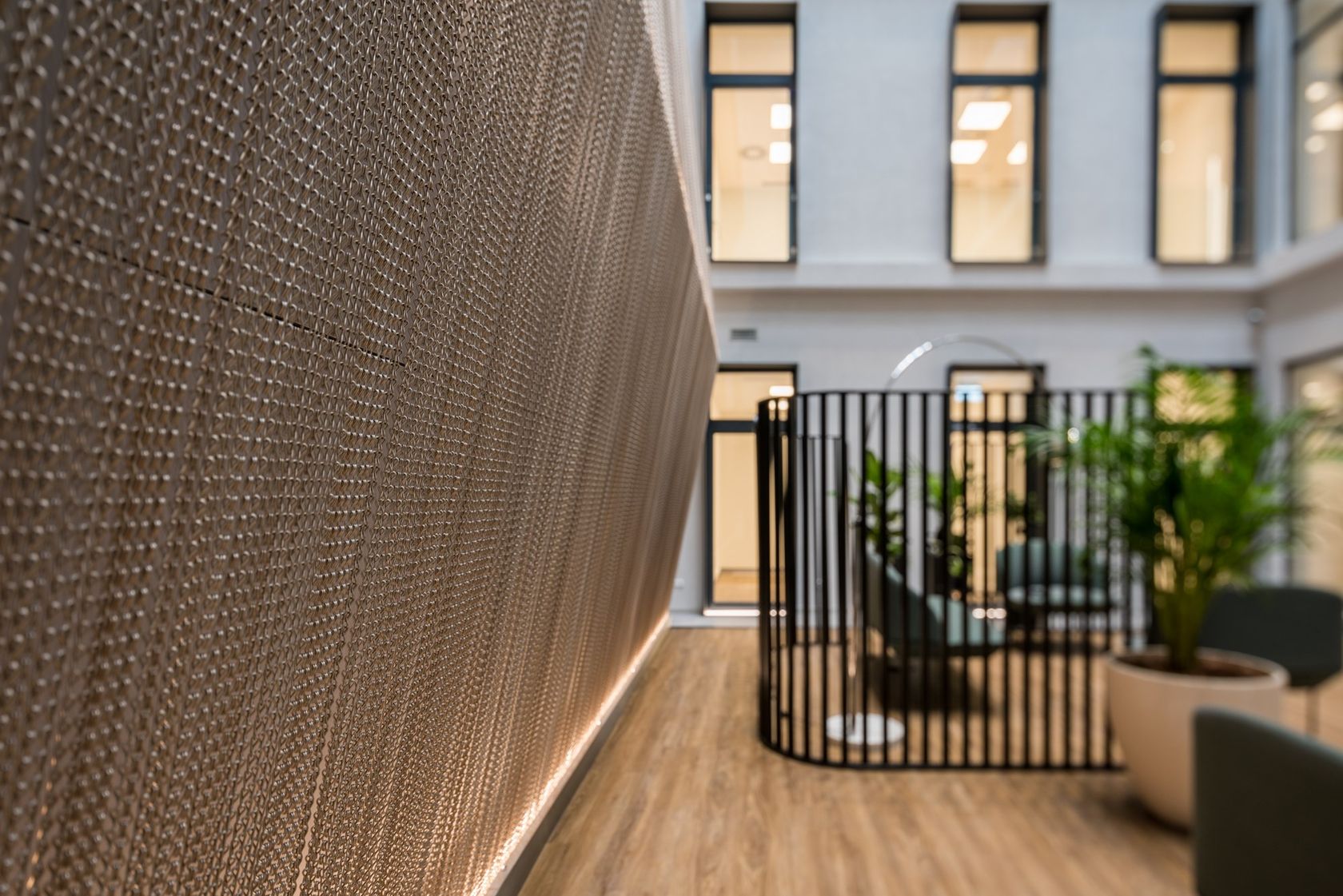 CLADDING BUSINESS CENTRE Aluminium chain cladding By Kriskadecor