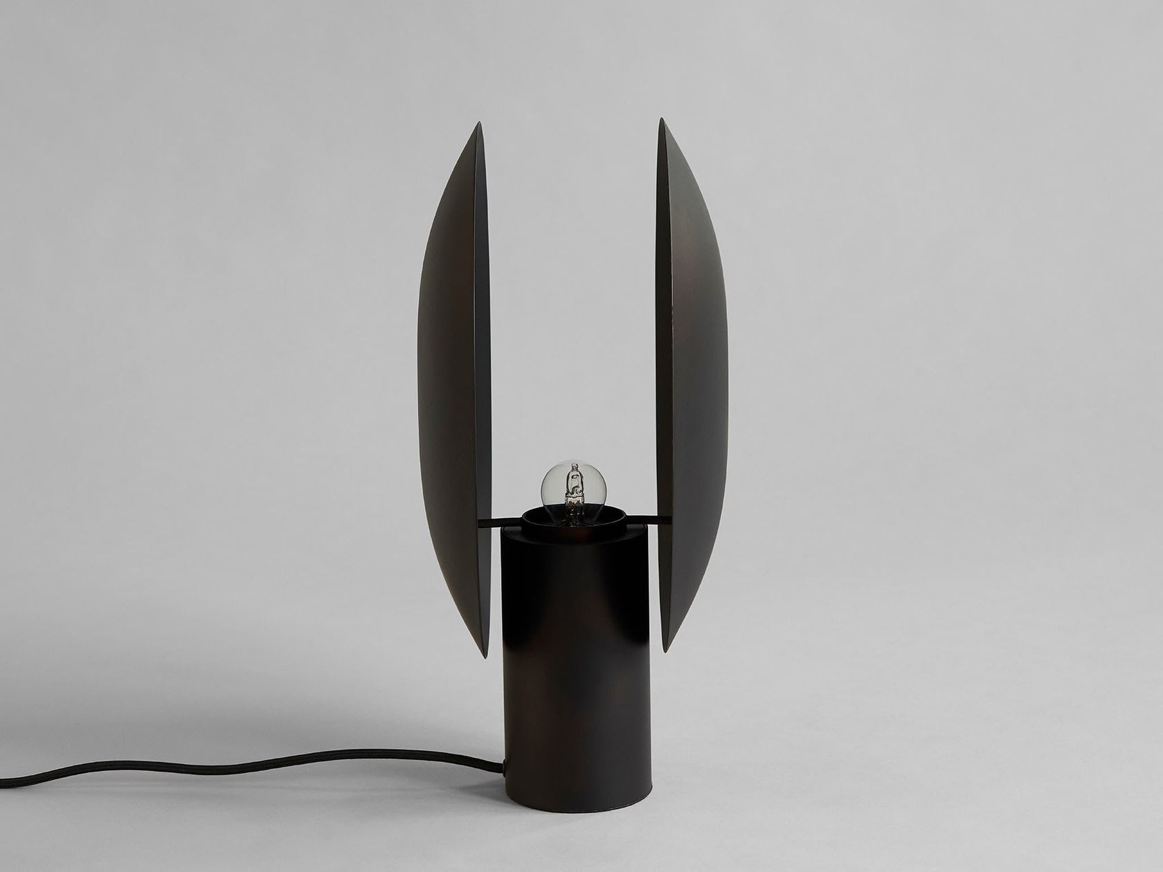 CLAM LED brass table lamp By 101 Copenhagen | design Tommy Hyldahl ...