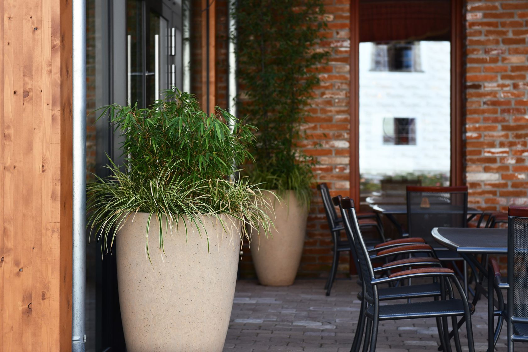CLASSIC L garden vase By Betoni