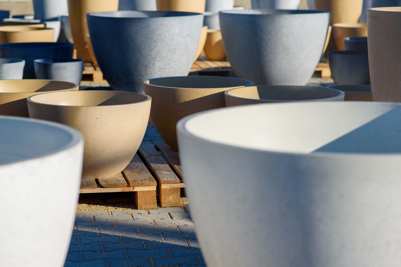 CLASSIC L garden vase By Betoni