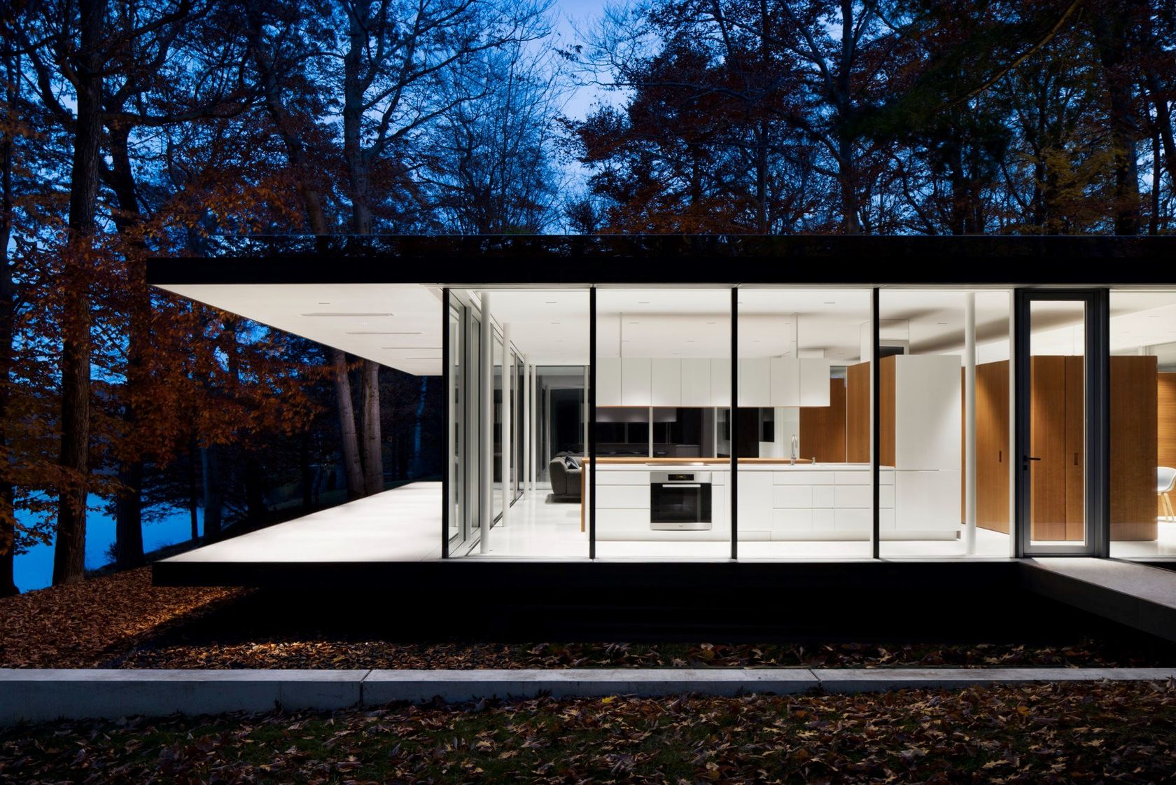 CLASSIC Glass and aluminium sliding window with built-in screen By Sky ...