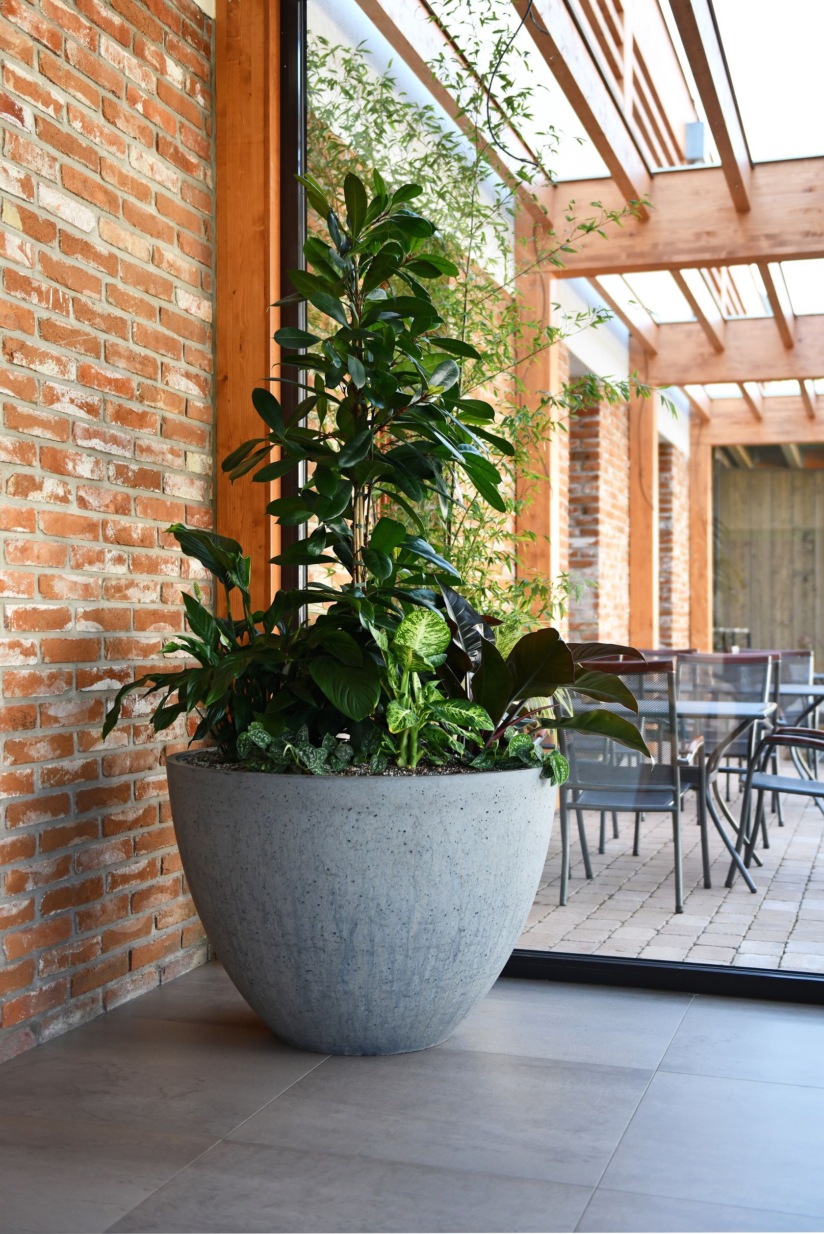 CLASSIC XL Garden vase By Betoni