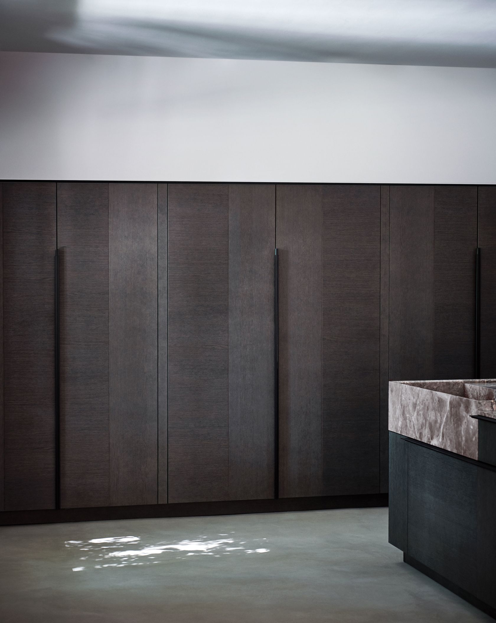 Cucina in rovere e marmo con isola INTARSIO - CLASSICAL FUTURE By Cesar ...