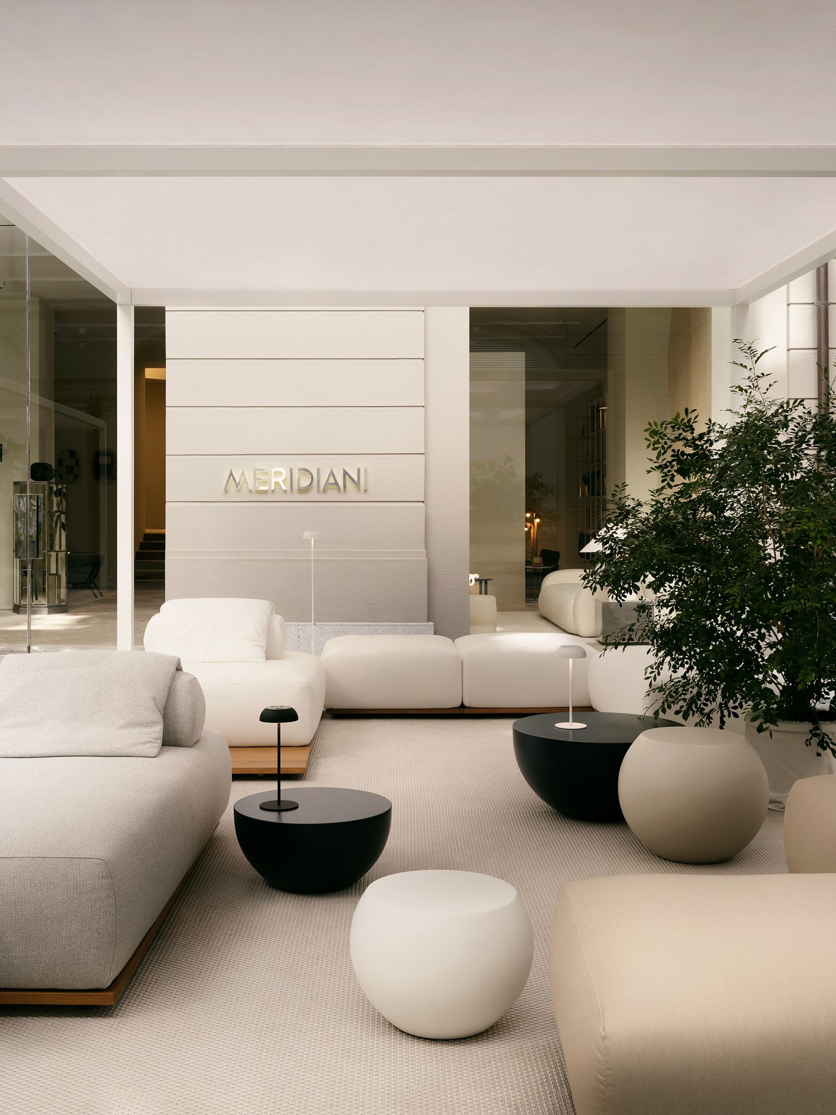 CLAUD OPEN AIR Modular fabric sofa By Meridiani | design Andrea Parisio