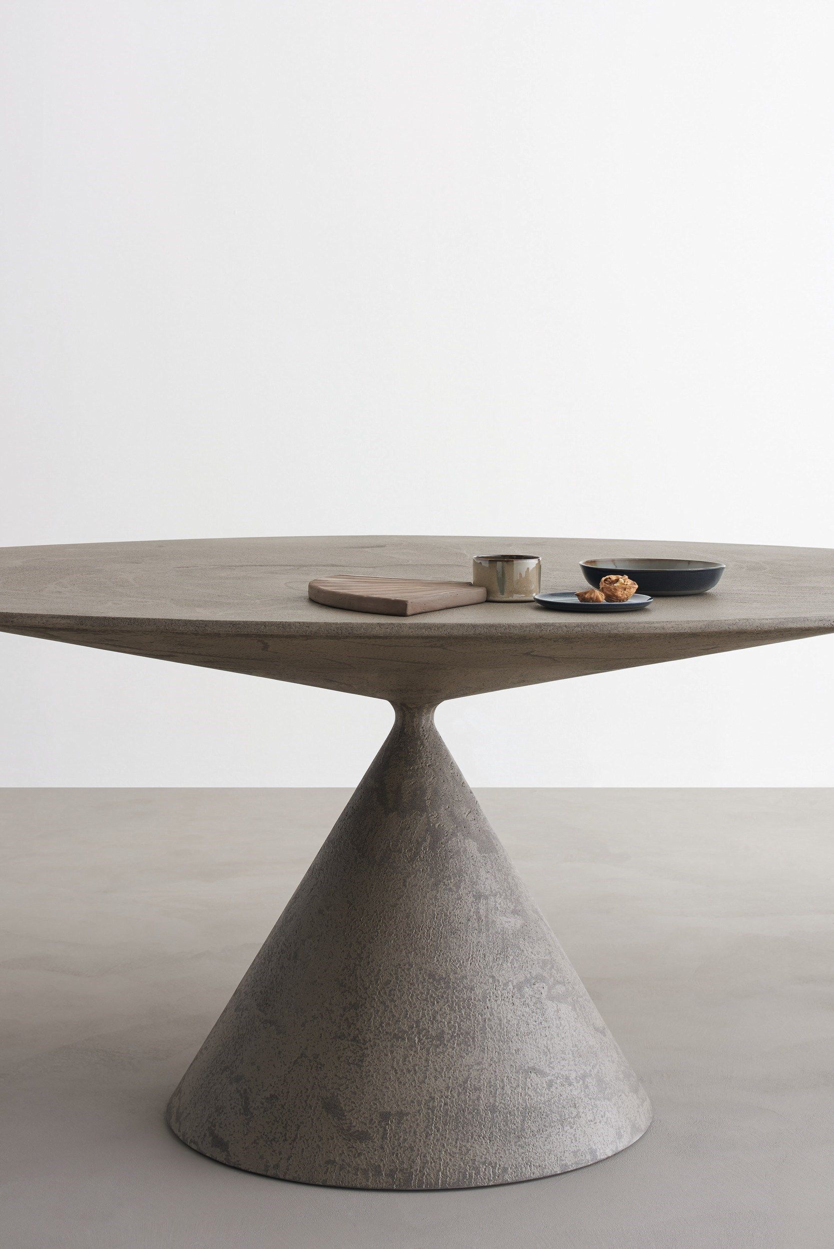 CLAY Table By Desalto | design Marc Krusin