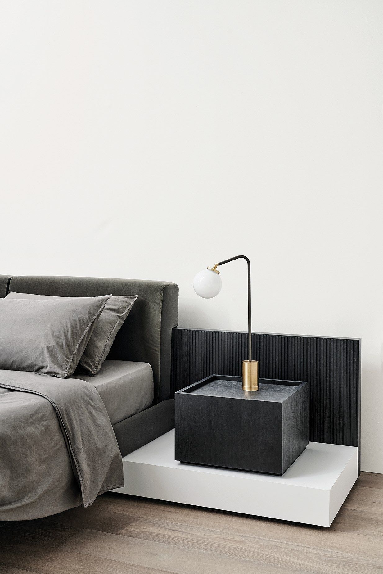 CLIFF | Bed By Meridiani design Andrea Parisio