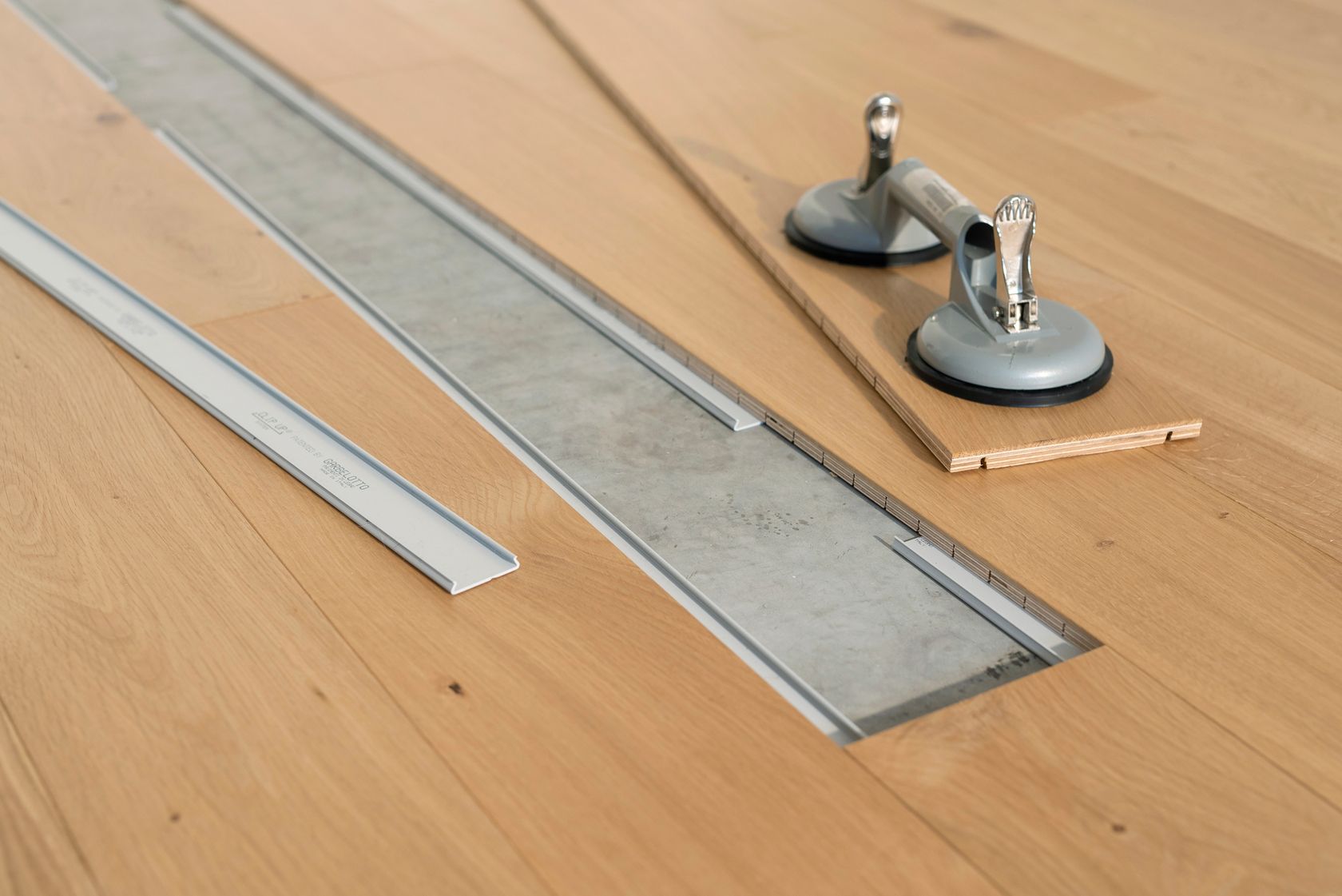 CLIP UP SYSTEM® 13 MM Modular system for raised flooring By Garbelotto