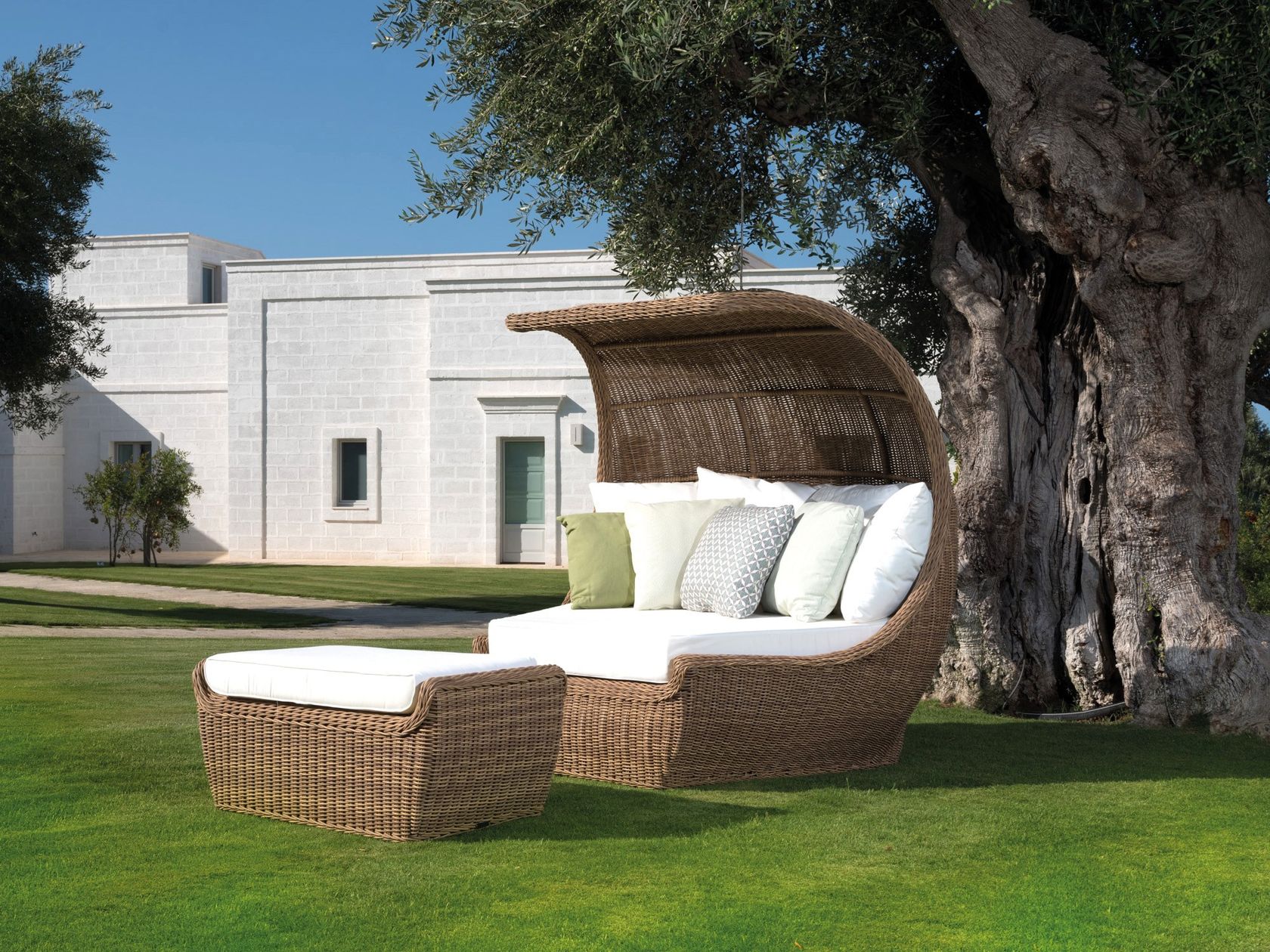 CLOE Garden bench By Braid | design BRAID LAB