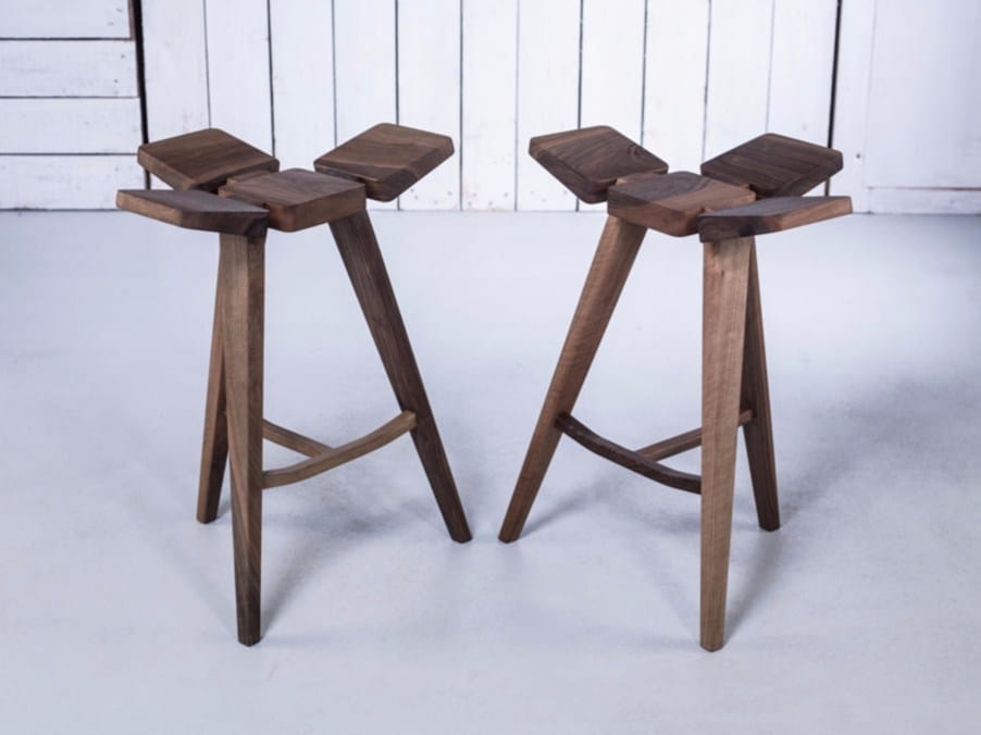 CLOVER Low wooden barstool By HOOKL und STOOL | design Aleksandar Ugresic