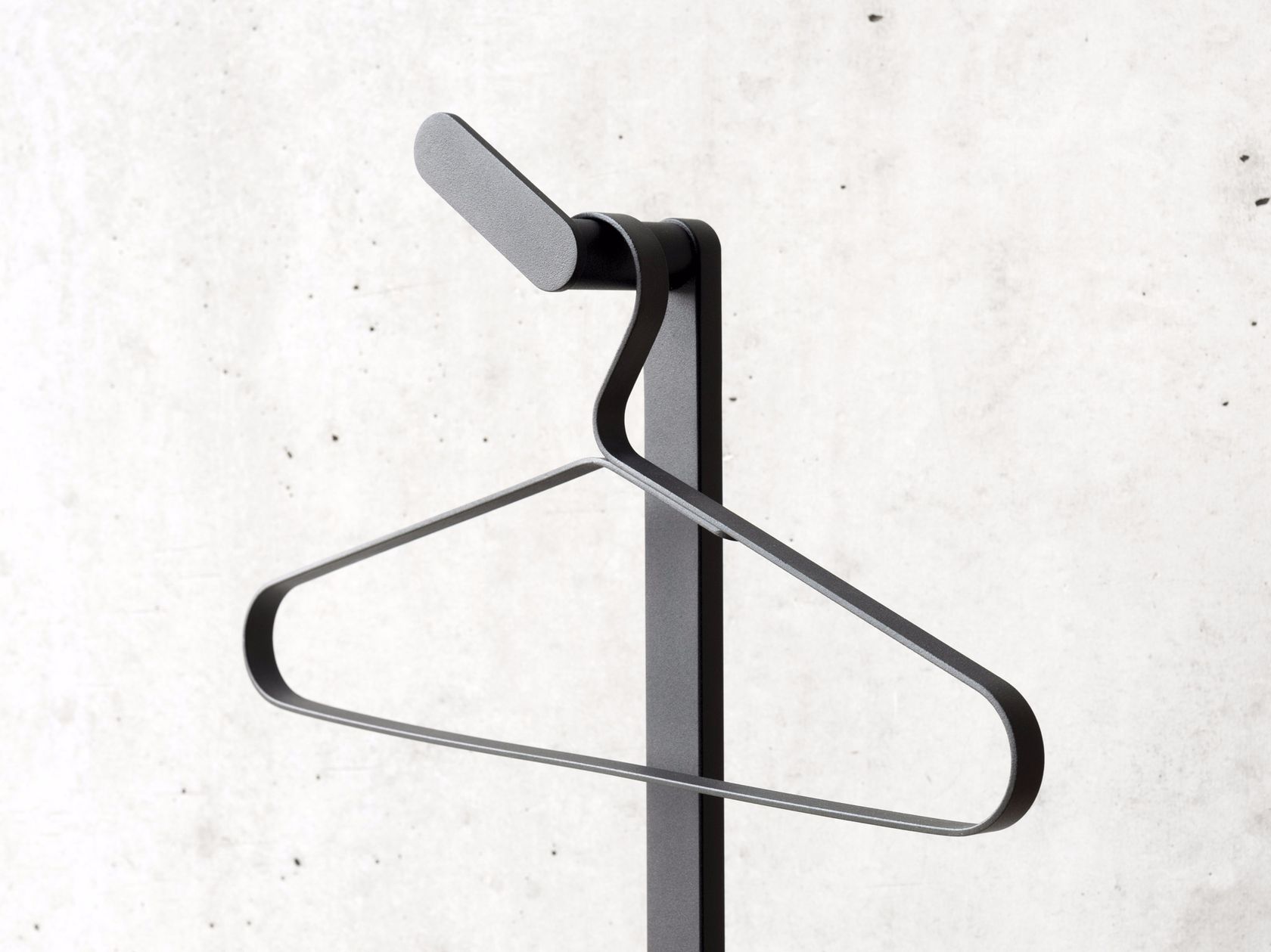Painted metal clothes hanger COAT HANGER 0118 By Schönbuch