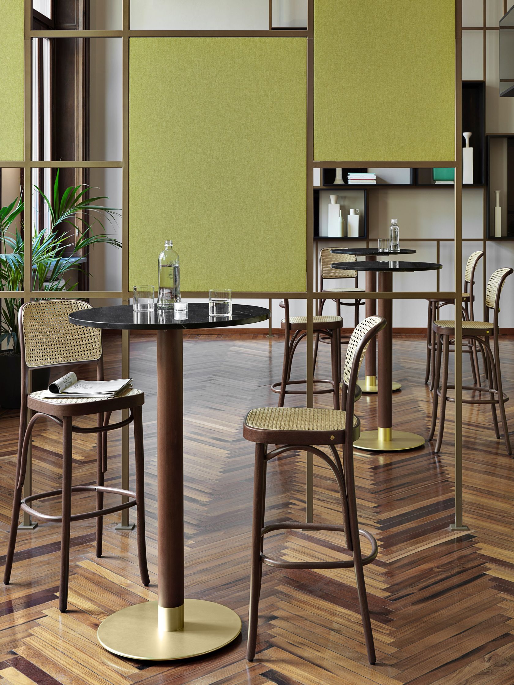 Round contract table COGNAC By Wiener GTV Design