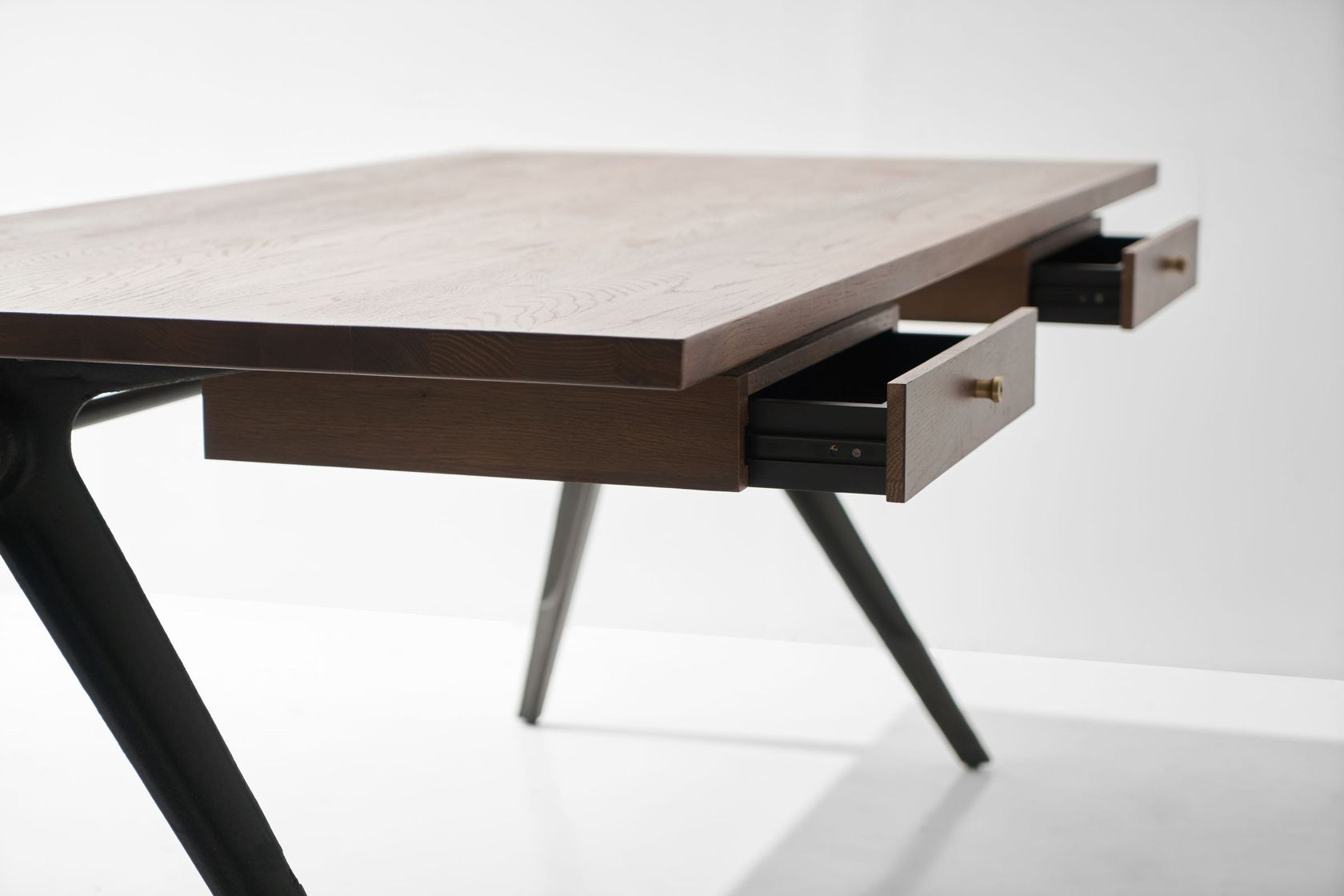 COMPASS | Writing desk with drawers By District Eight