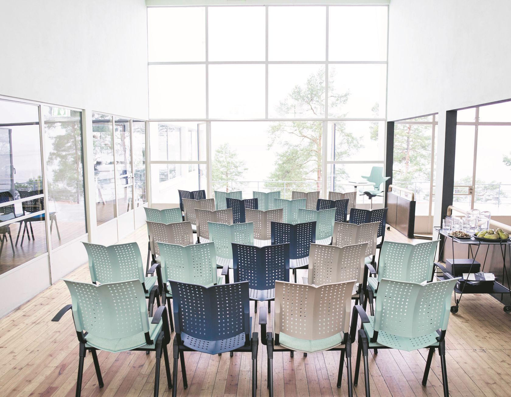 CONVENTIO WING Training chair with armrests By HÅG