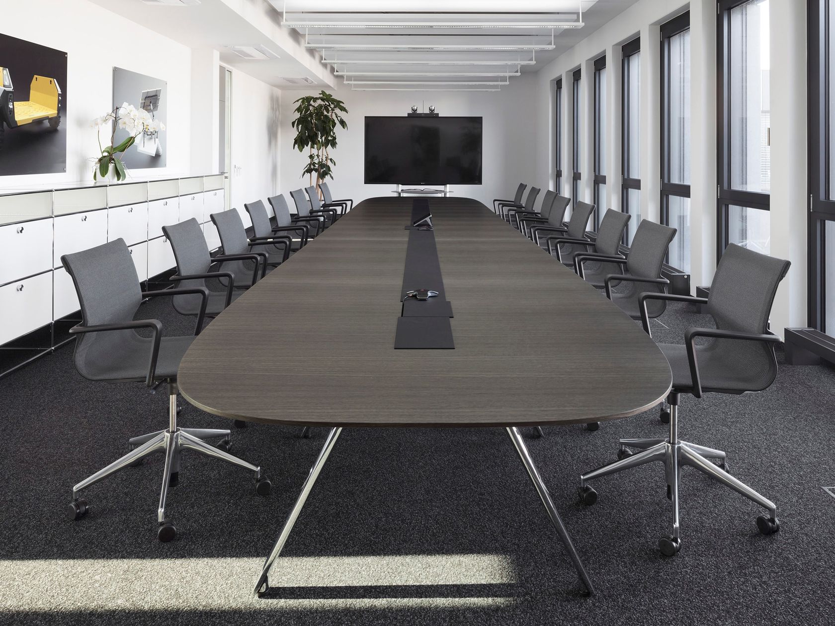 CONVO Meeting table with cable management By RENZ | design Jehs+Laub