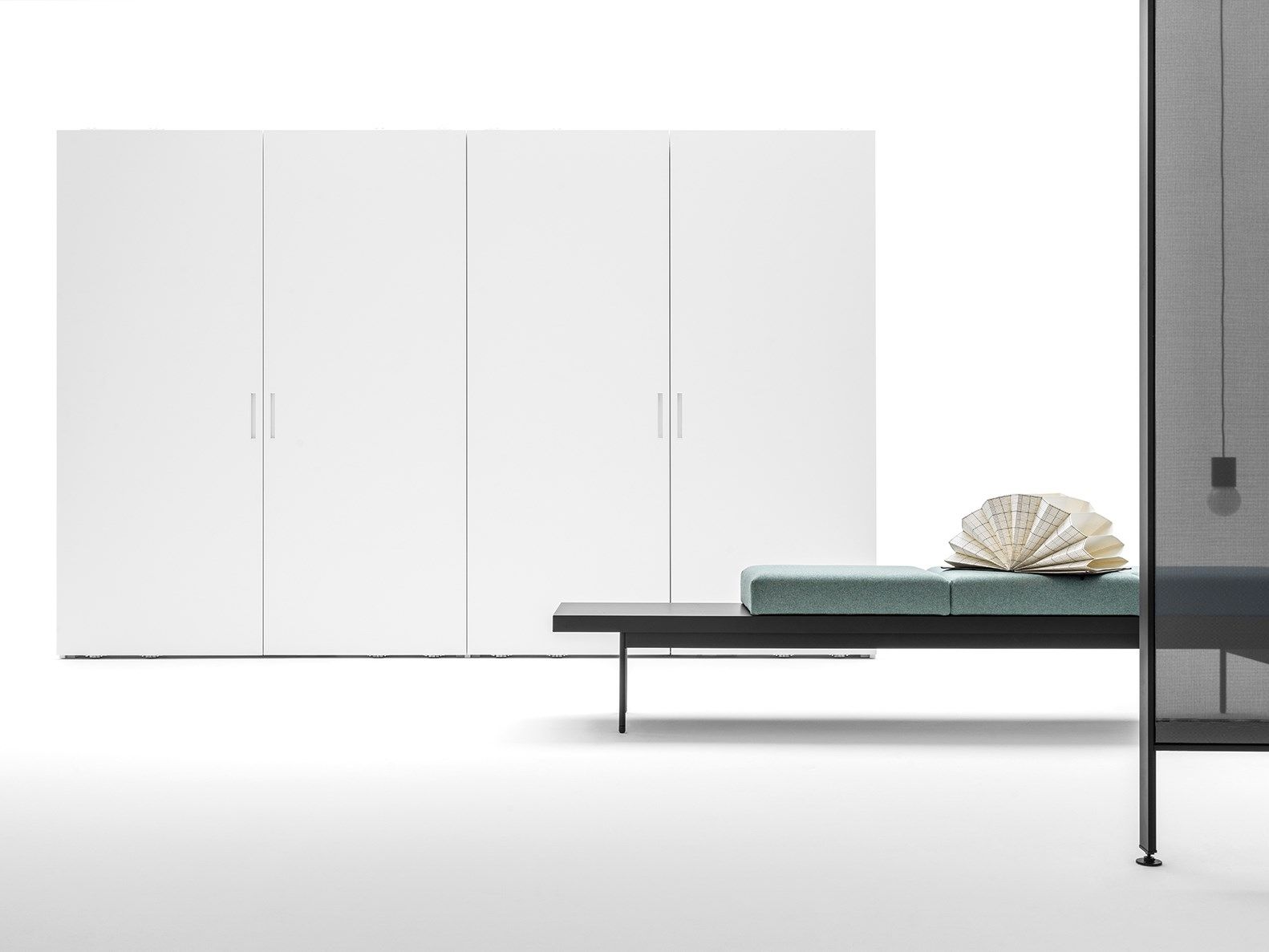 CORE | Wardrobe with coplanar doors By Caccaro