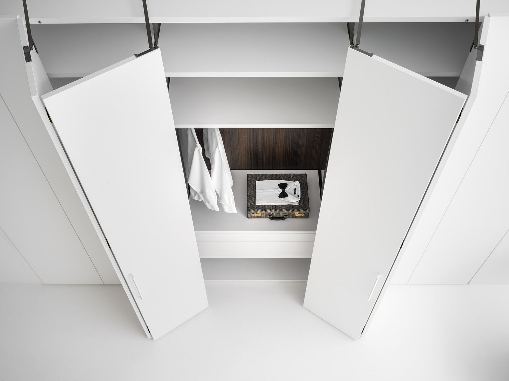 CORE | Wardrobe with folding doors By Caccaro design R&S Caccaro