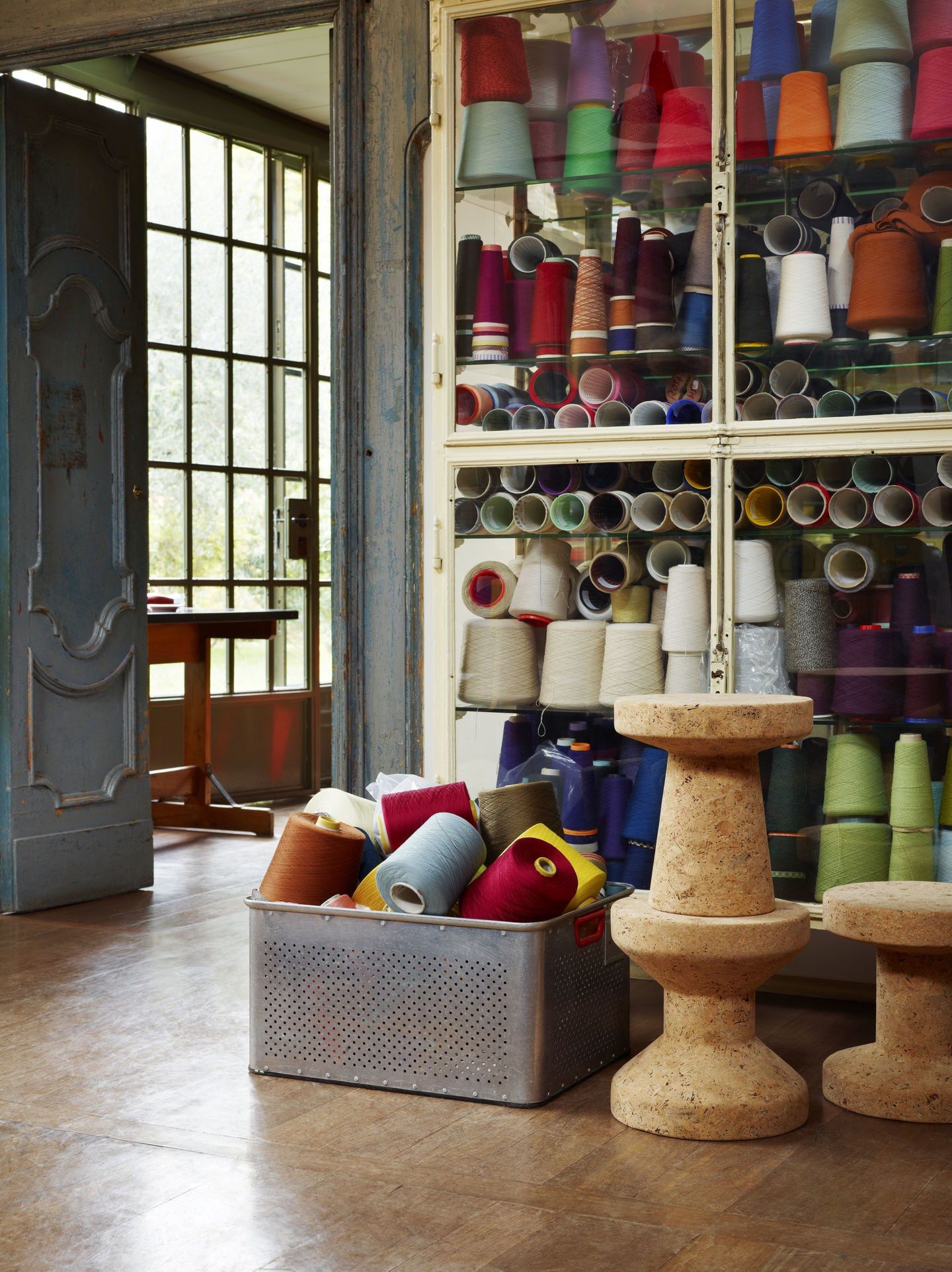 CORK FAMILY Cork stool / coffee table By Vitra | design Jasper Morrison